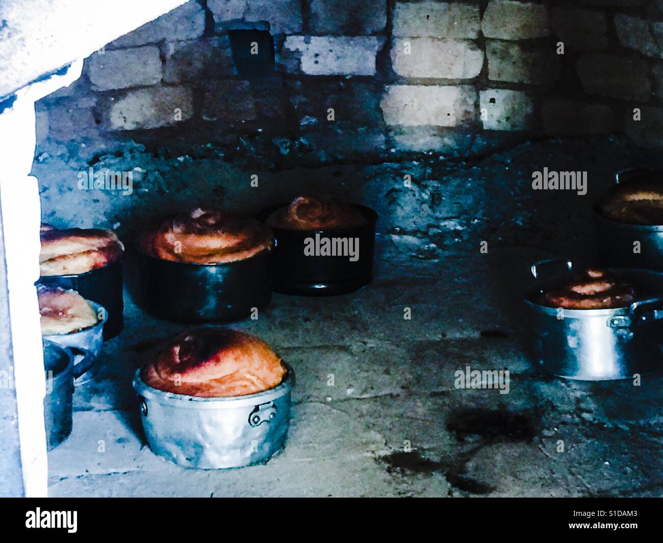 Clay oven hi-res stock photography and images - Alamy
