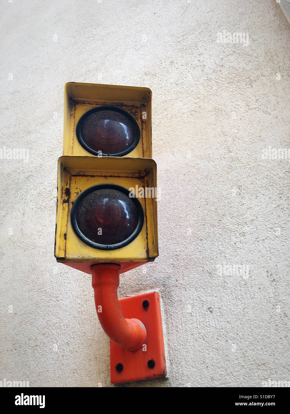 Rusty traffic light hi-res stock photography and images - Alamy