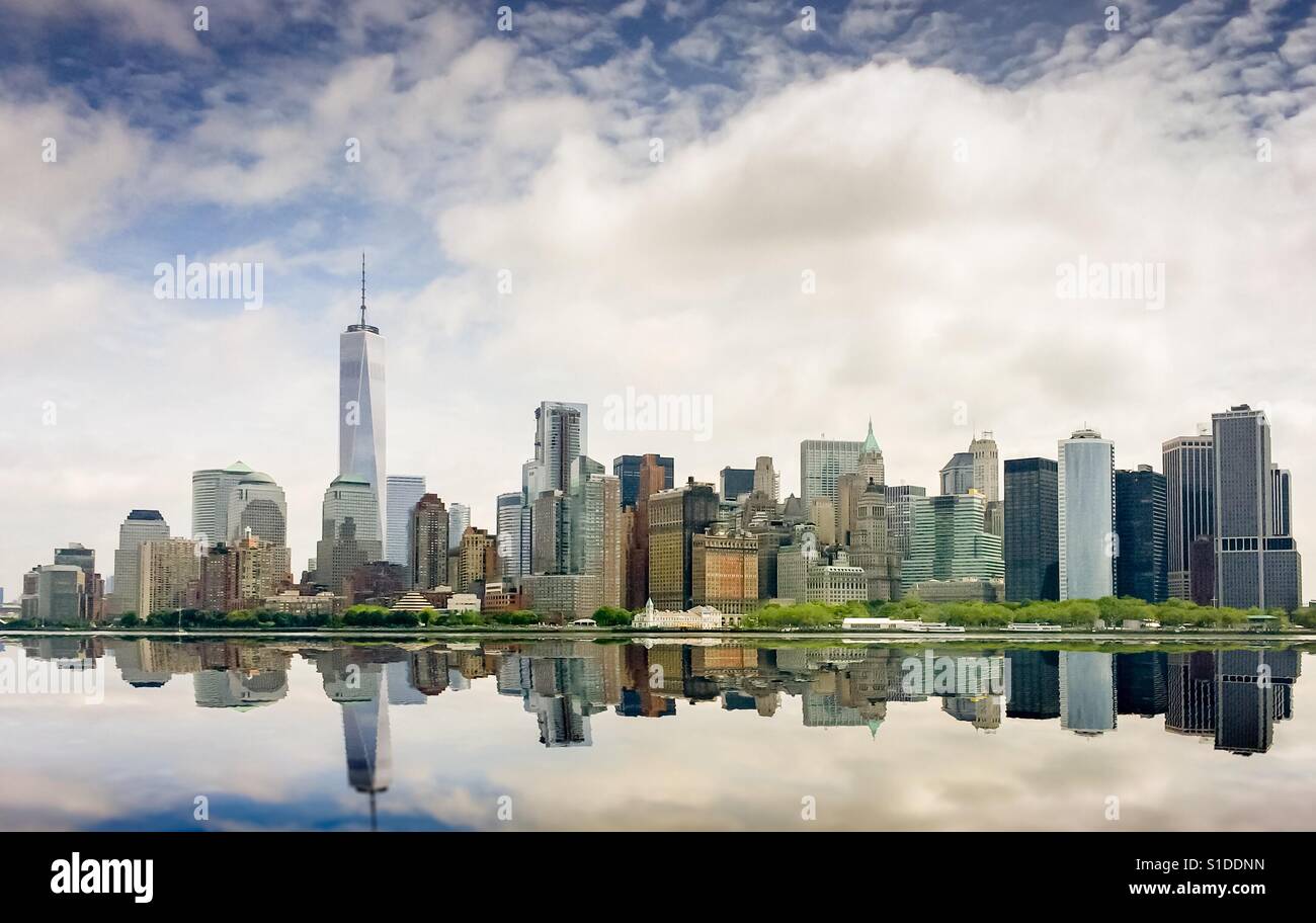 Reflection mirror building nyc hi-res stock photography and images - Alamy