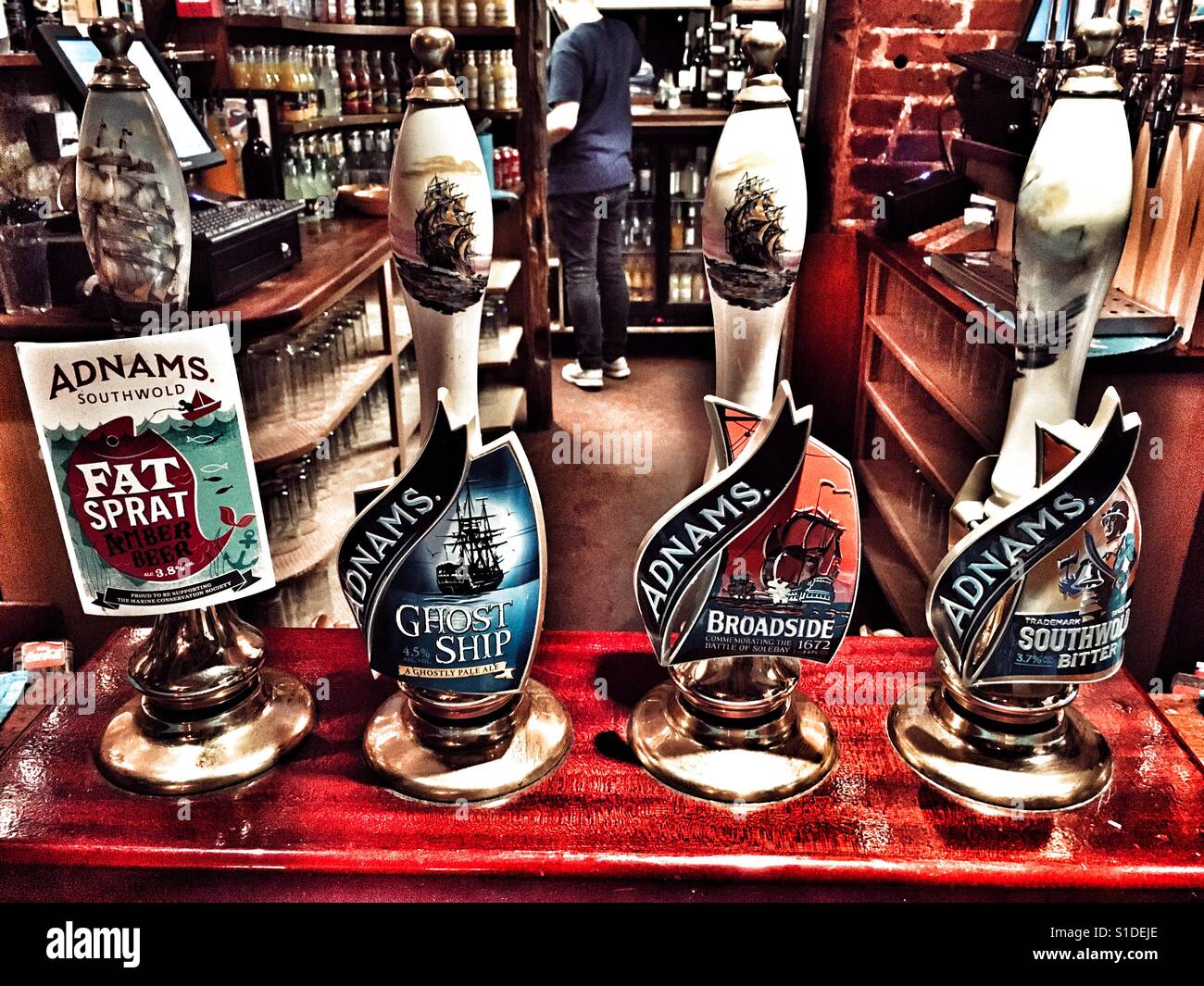 English pub beer pumps hi-res stock photography and images - Alamy