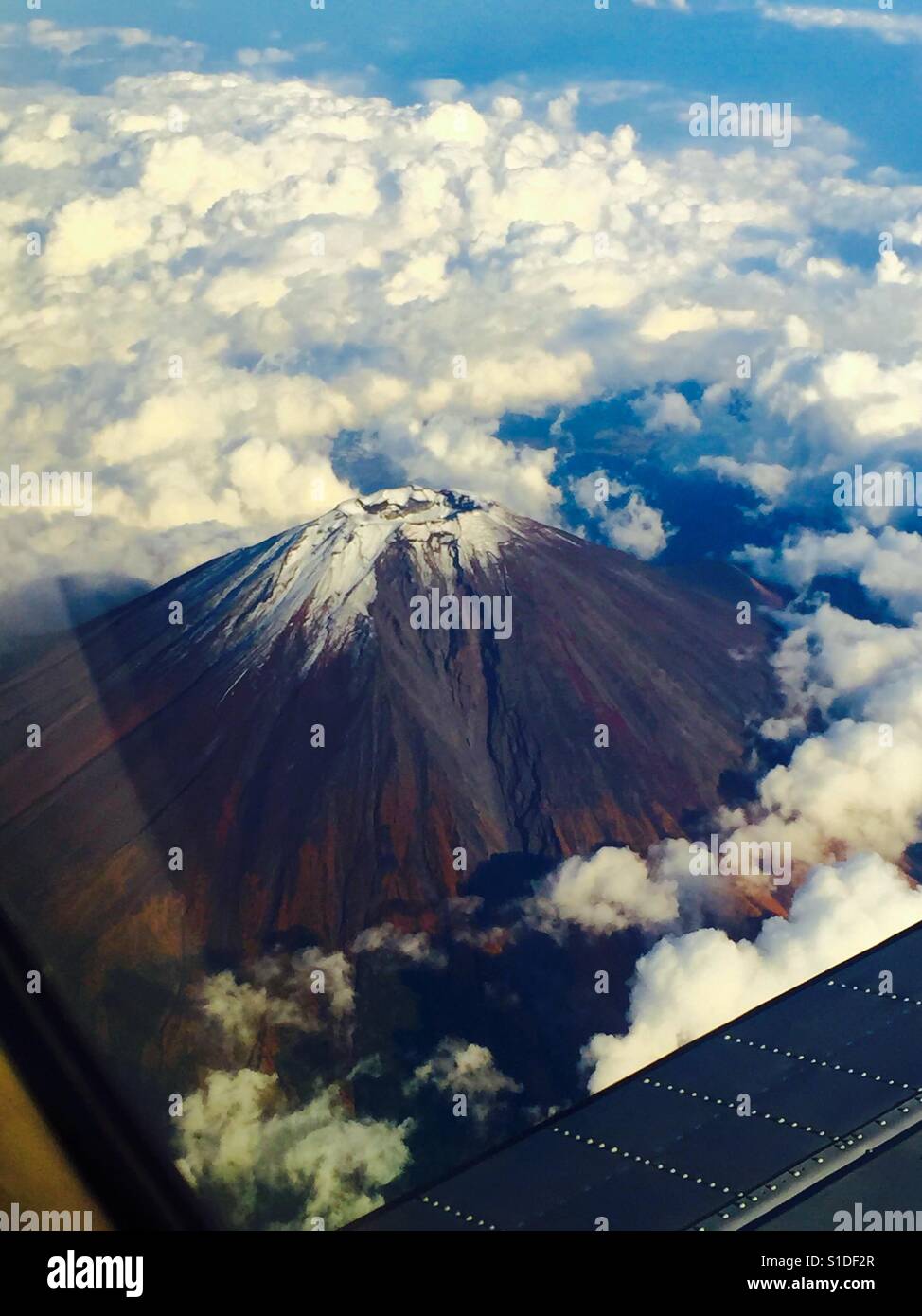 The perfect view of Mt. Fuji from the sky Stock Photo - Alamy