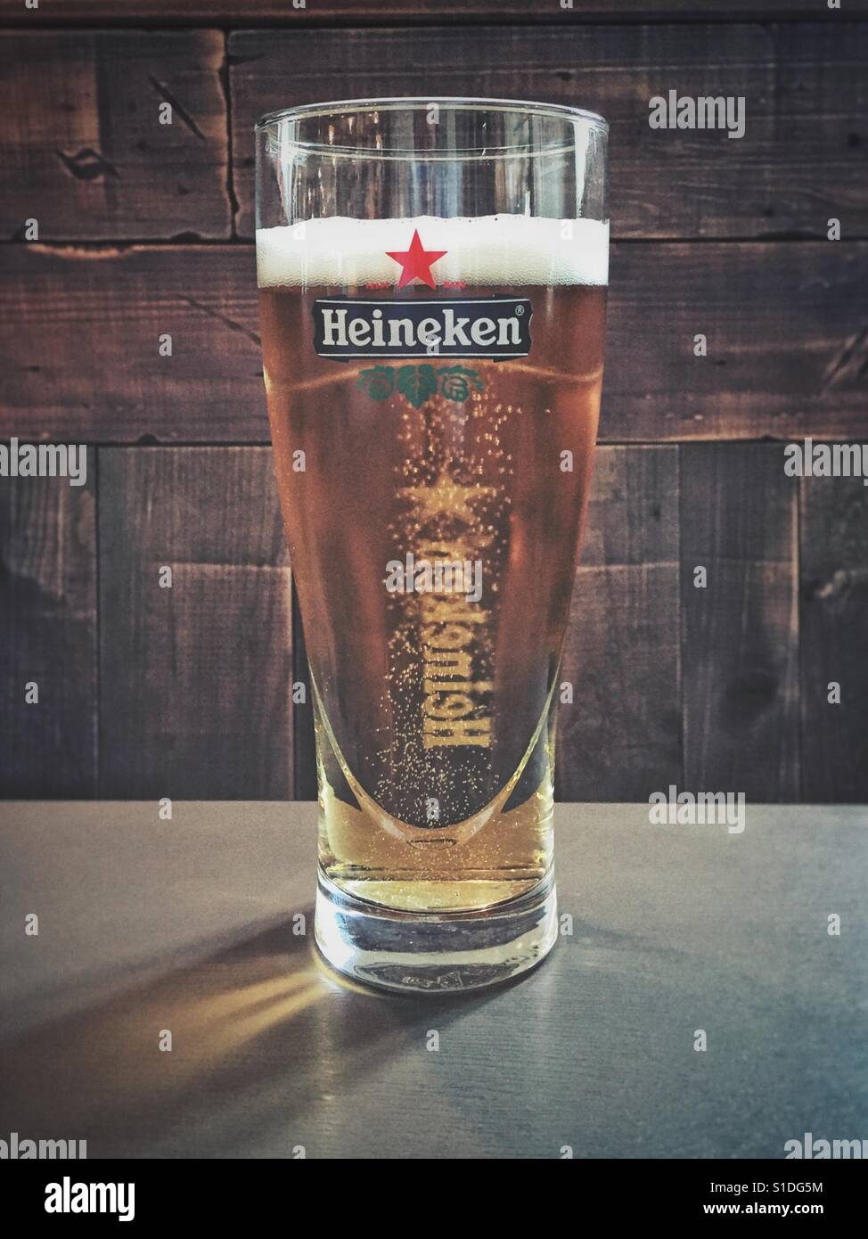 Heineken beer bar hi-res stock photography and images - Alamy