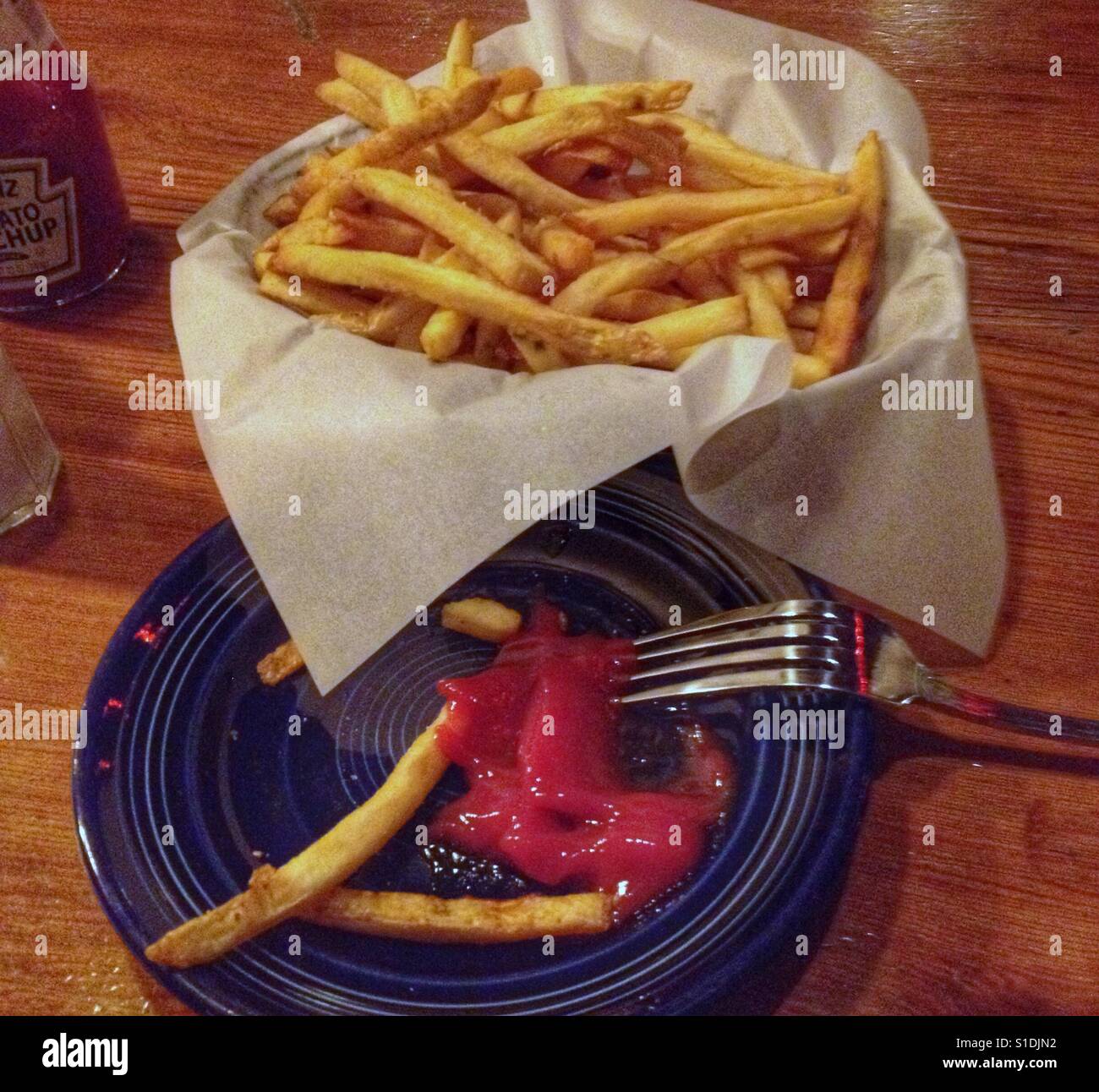 Basket of fries at Fernwood in Big Sur Stock Photo - Alamy