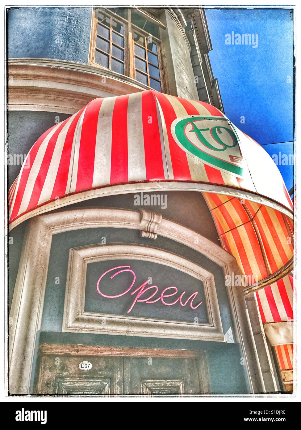 Open liquor store hi-res stock photography and images - Alamy