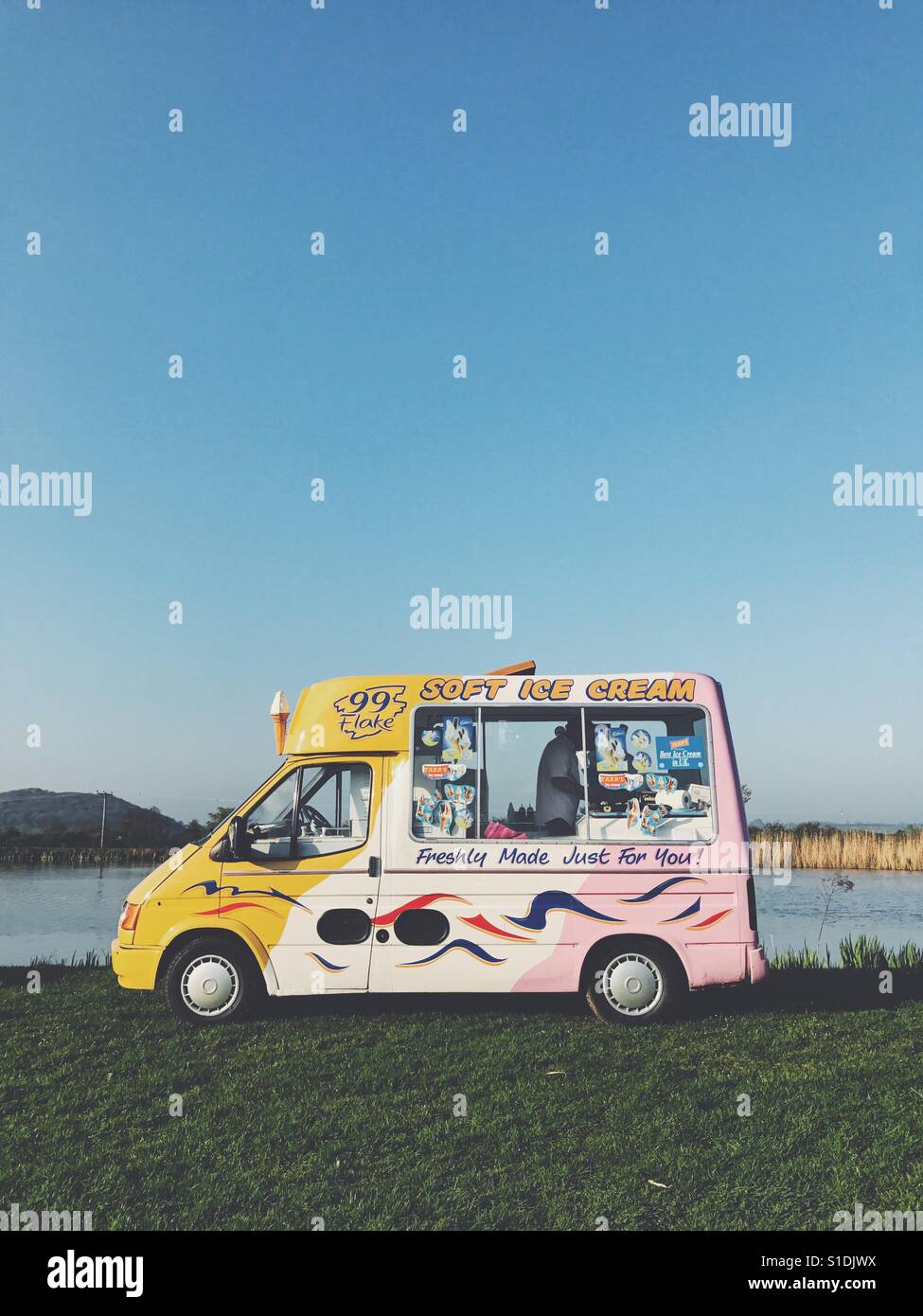 Ice cream vans hi-res stock photography and images - Alamy