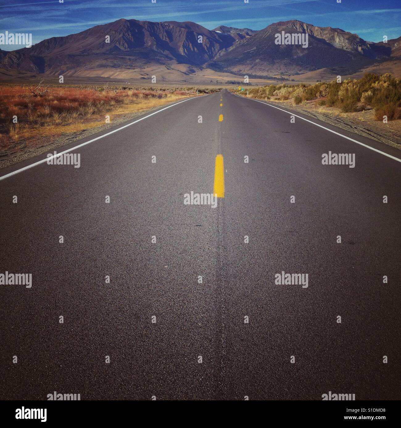 Highway 120 mono lake hi-res stock photography and images - Alamy