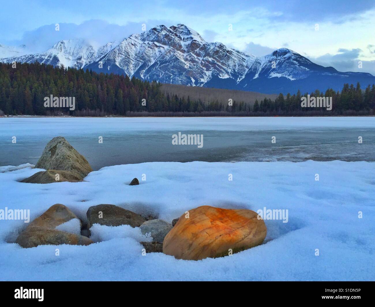 Pyramid lake pyramid mountain jasper hi-res stock photography and ...