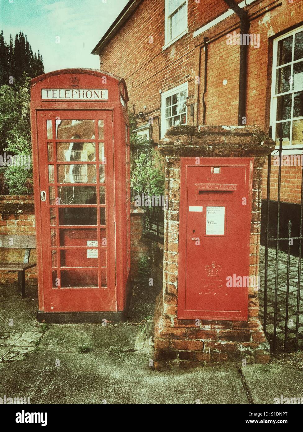 Telephone box and post box hi-res stock photography and images - Alamy
