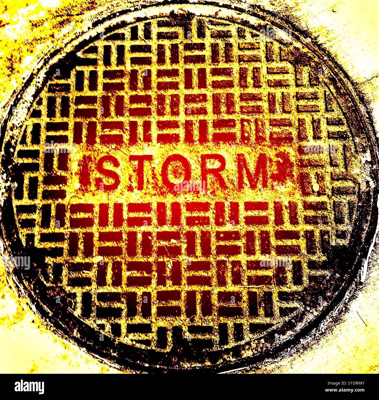 Manhole cover lines hi-res stock photography and images - Alamy