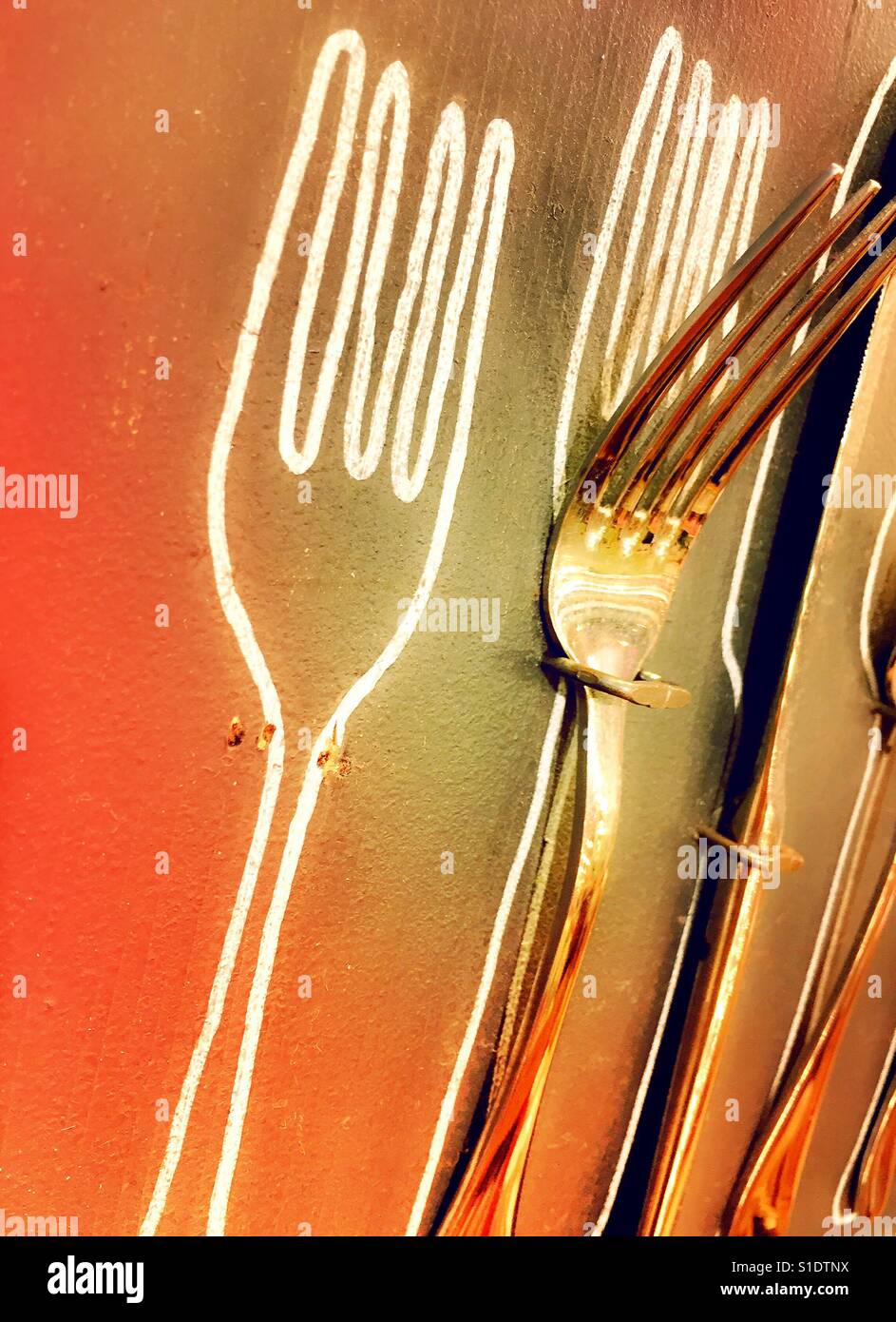 Fork outline hi-res stock photography and images - Alamy