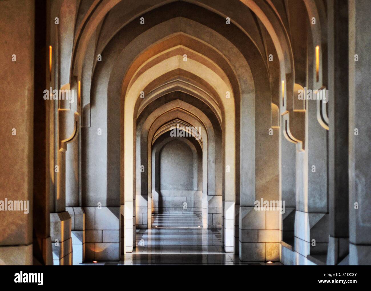 Arch light hi-res stock photography and images - Alamy