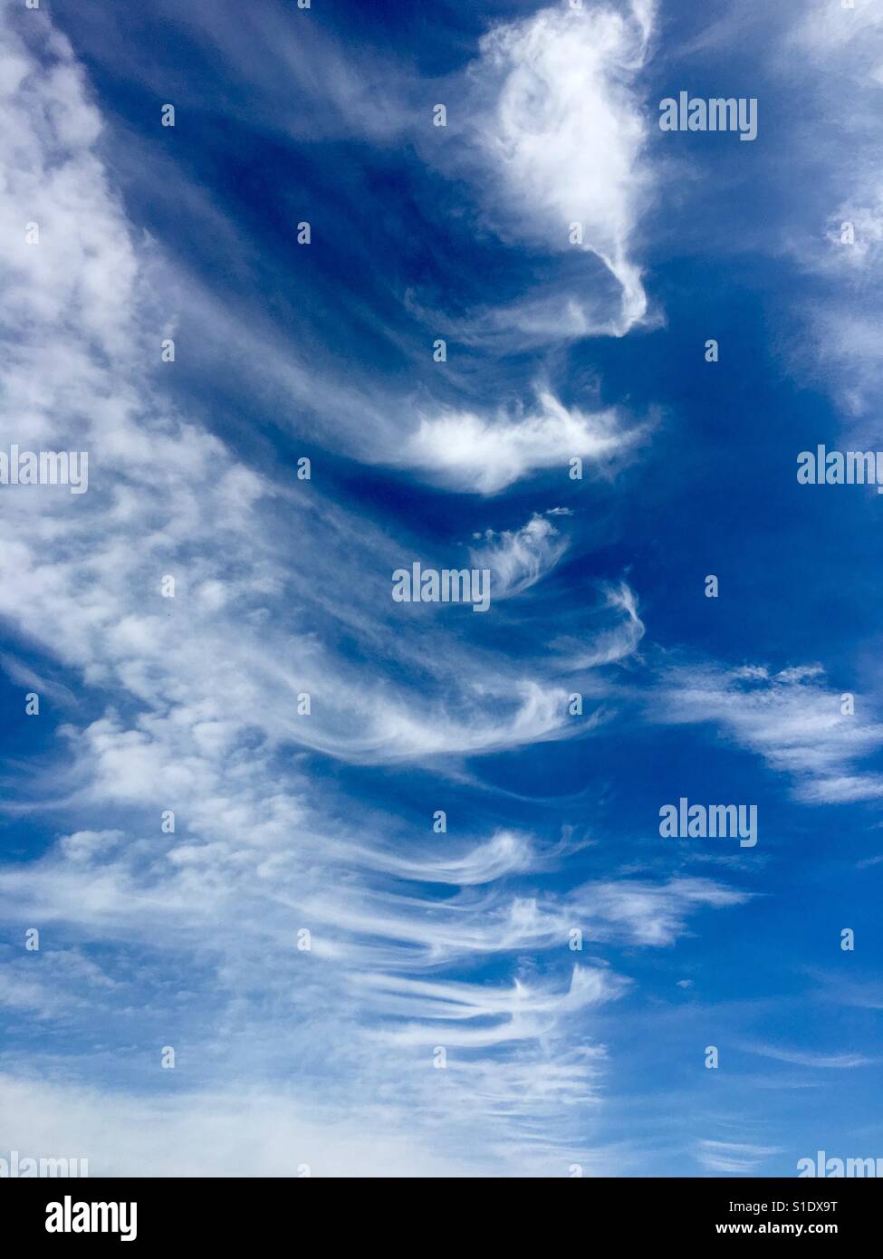 Sky and wispy clouds Stock Photo - Alamy