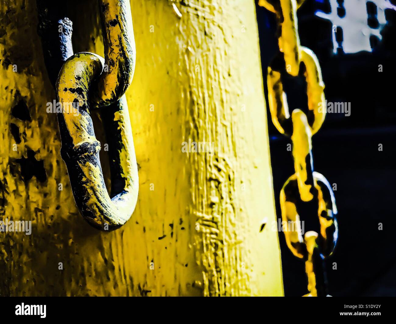 Yellow chain hi-res stock photography and images - Alamy