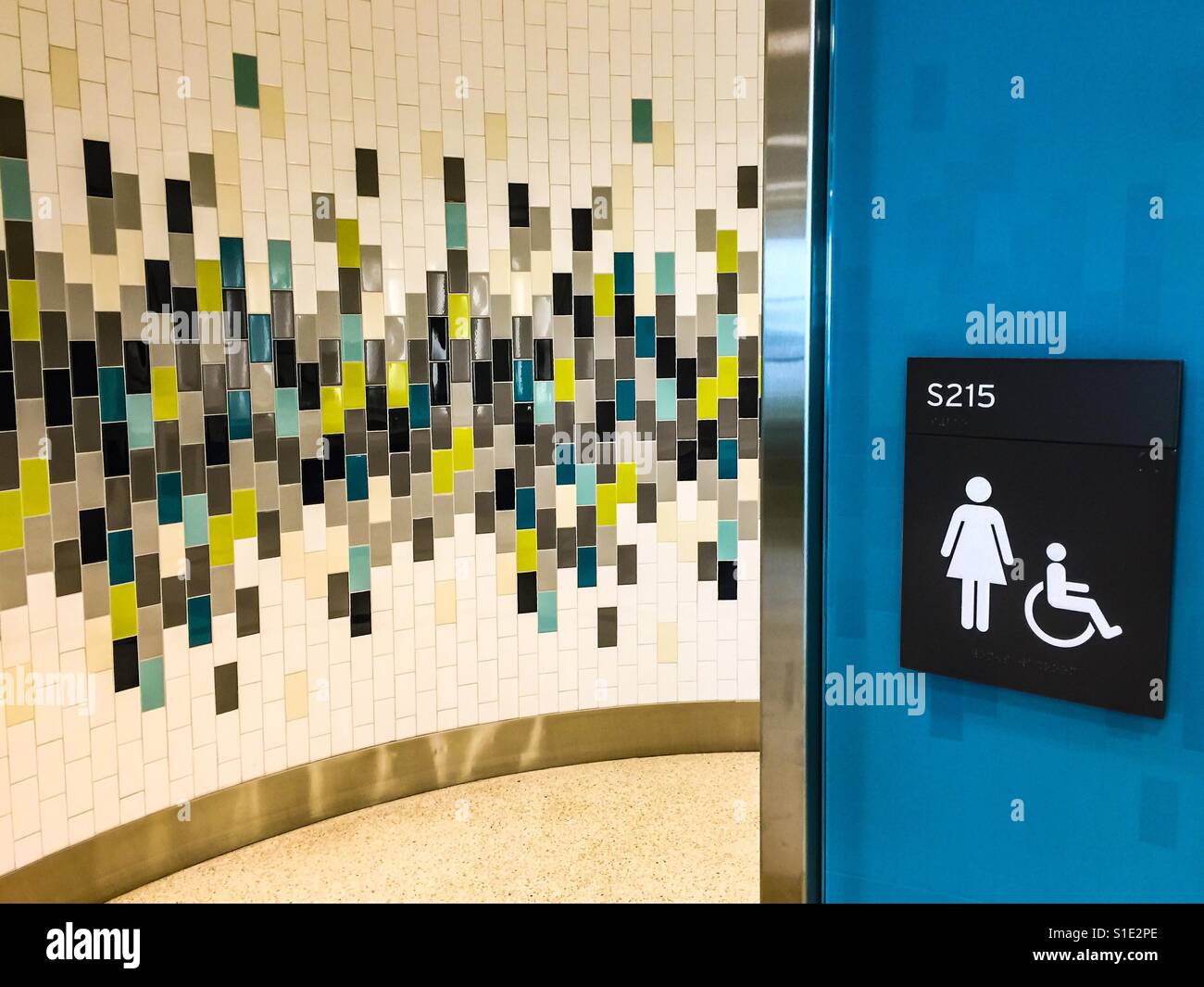 Womens washroom hi-res stock photography and images - Alamy
