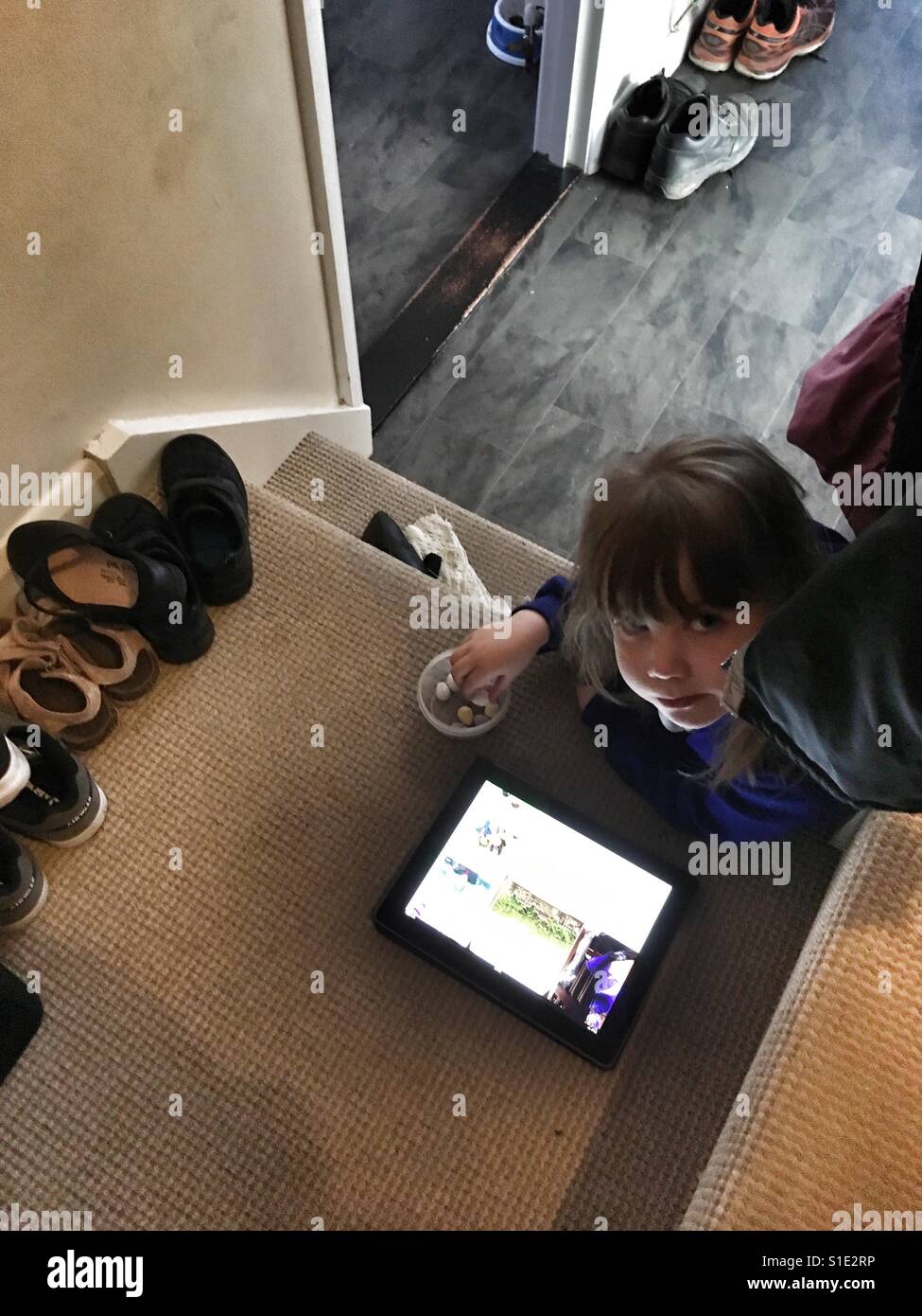 Child with ipad hi-res stock photography and images - Alamy