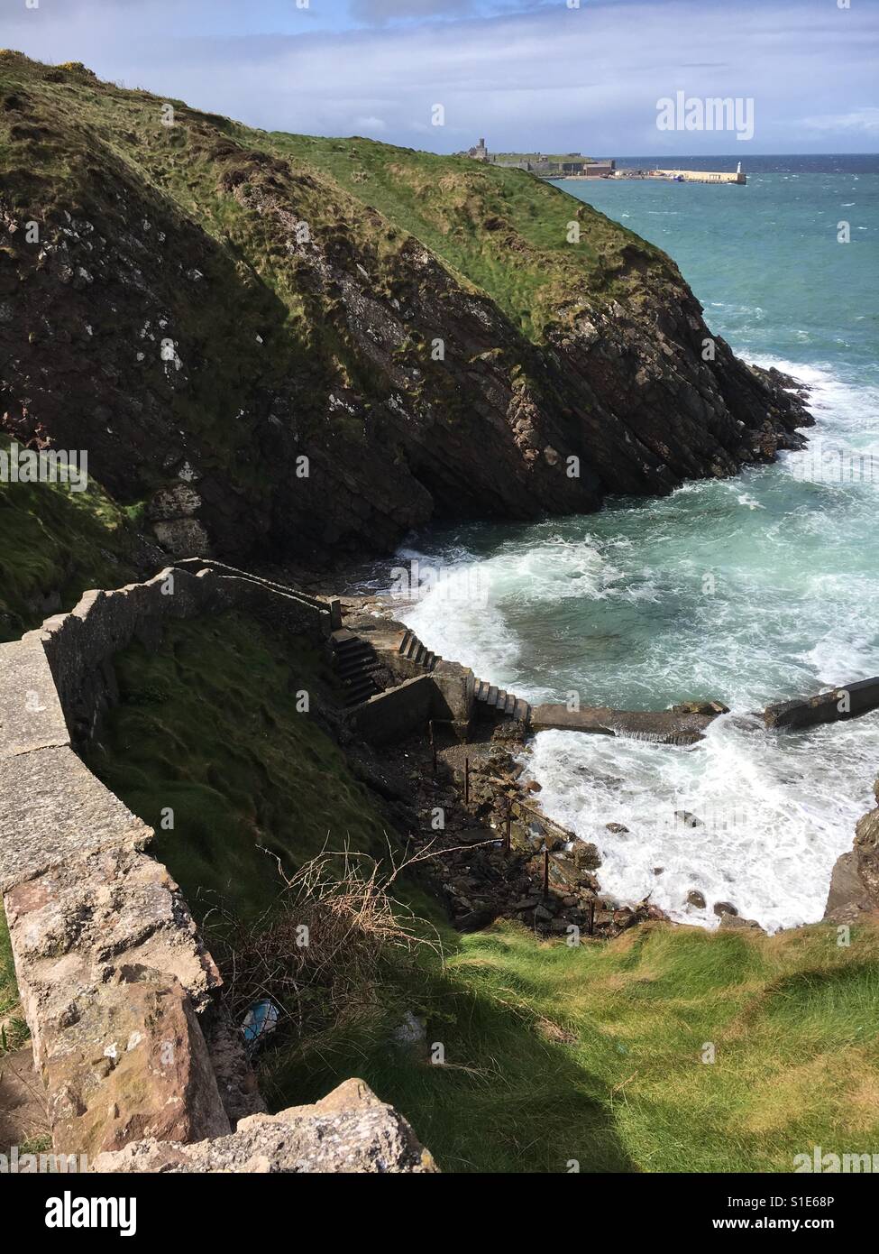 Craggy cliffs hi-res stock photography and images - Alamy