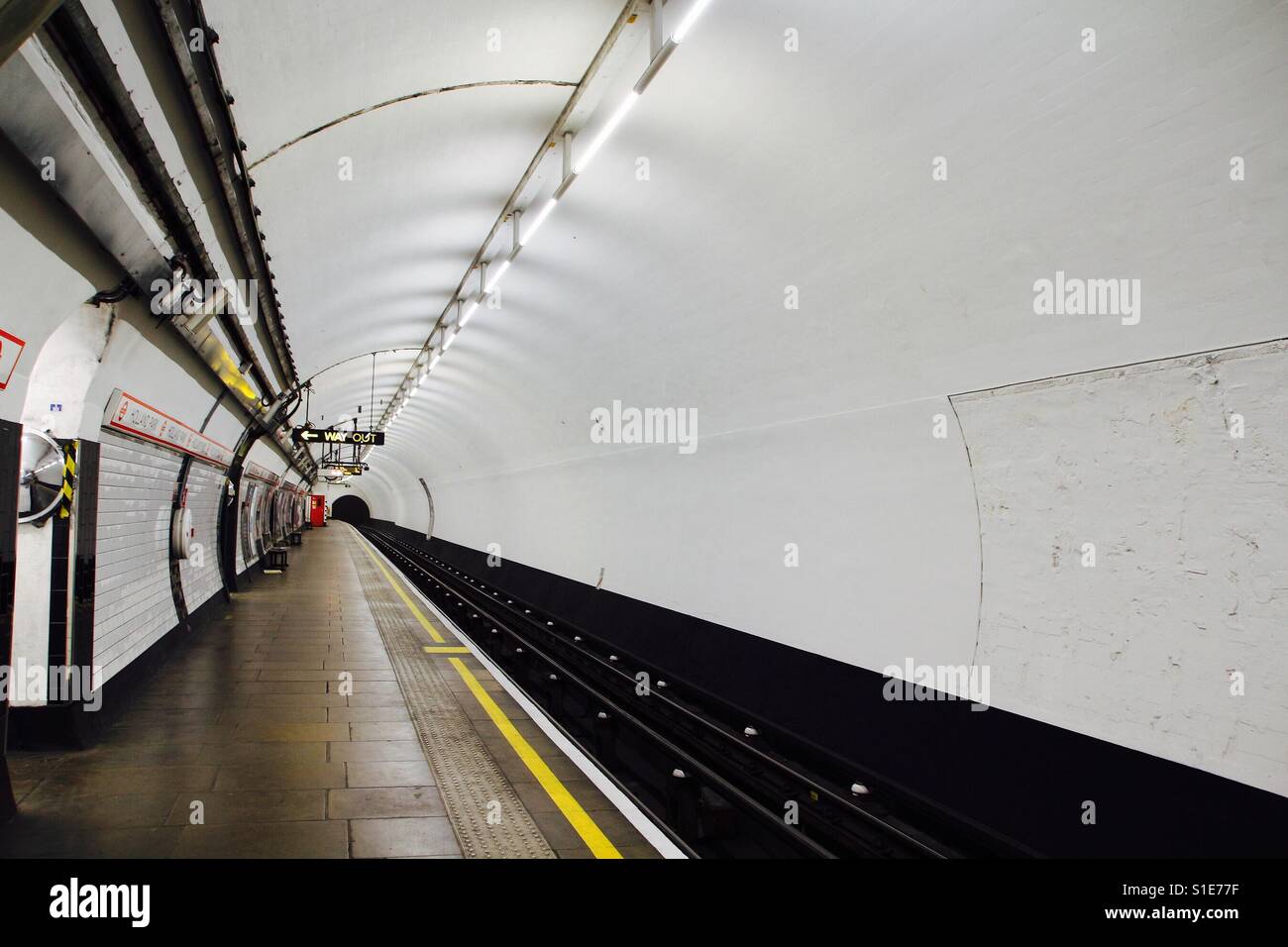 London underground railway system hi-res stock photography and images ...