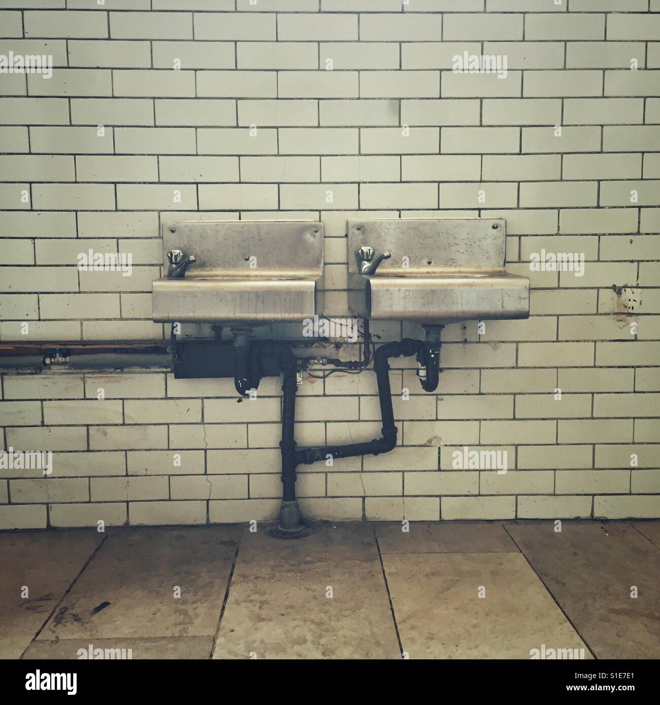 Wash hand basins hi-res stock photography and images - Alamy