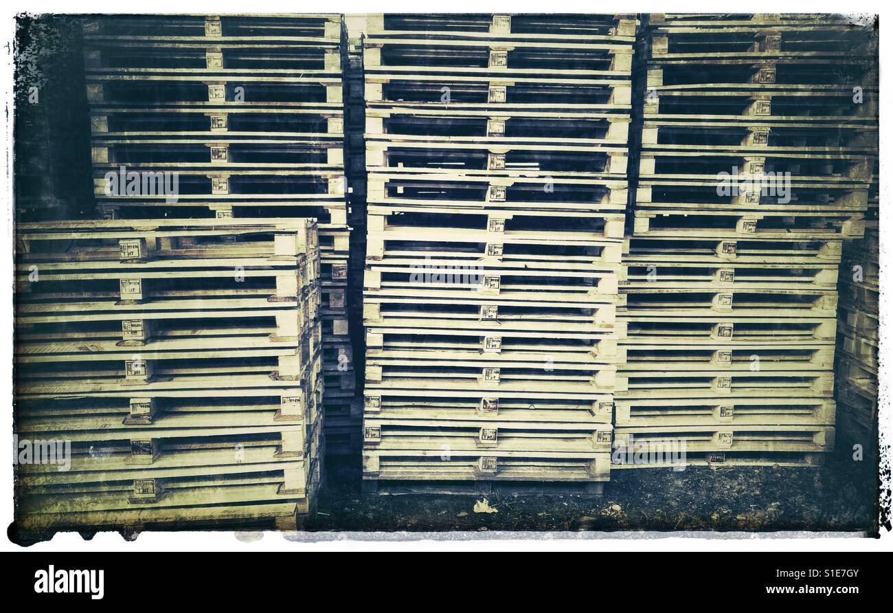A stack of euro pallets Stock Photo - Alamy