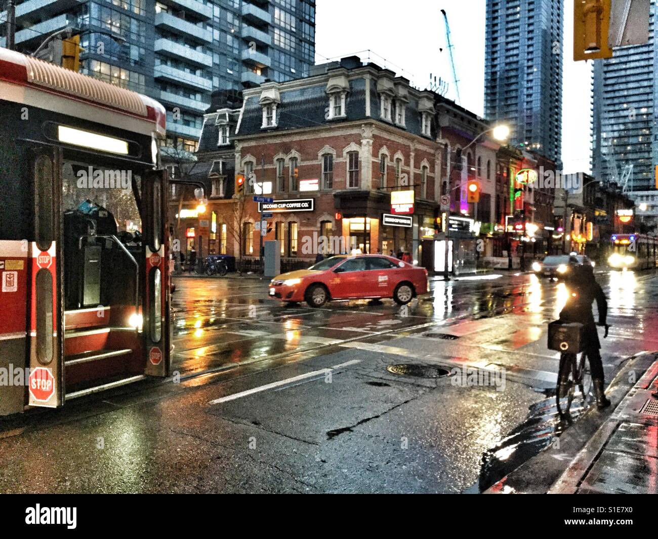 Intersection car light hi-res stock photography and images - Alamy