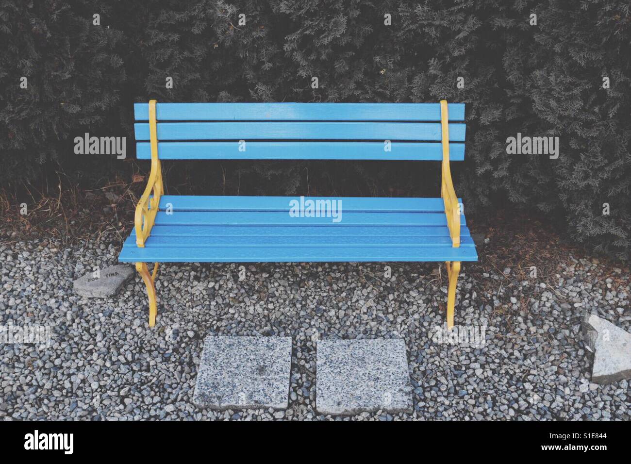 Abstract blue and yellow bench Stock Photo - Alamy