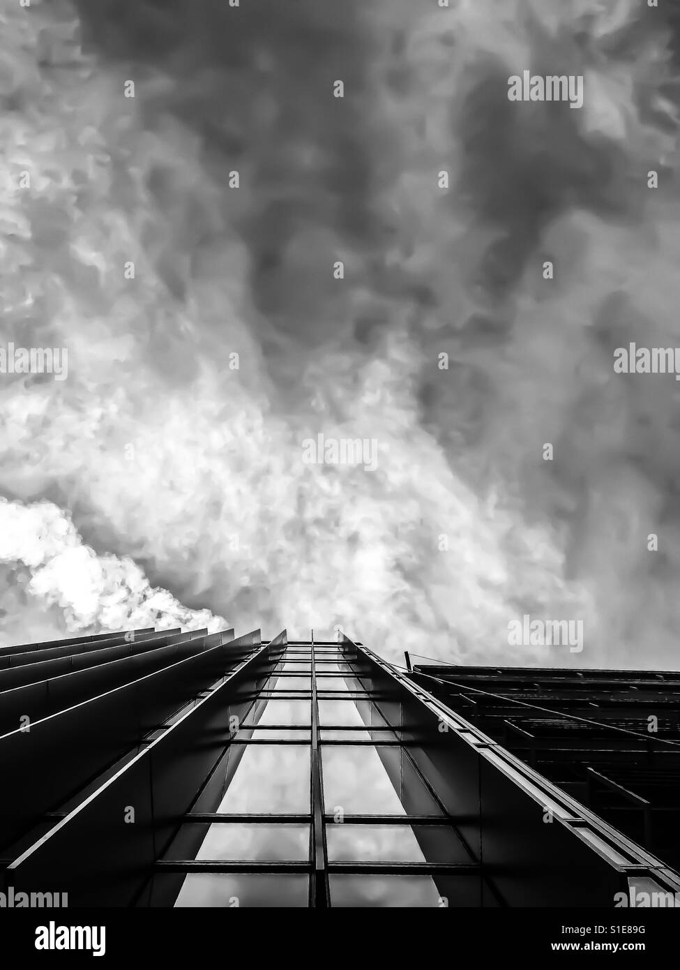 Symmetrical architecture hi-res stock photography and images - Alamy