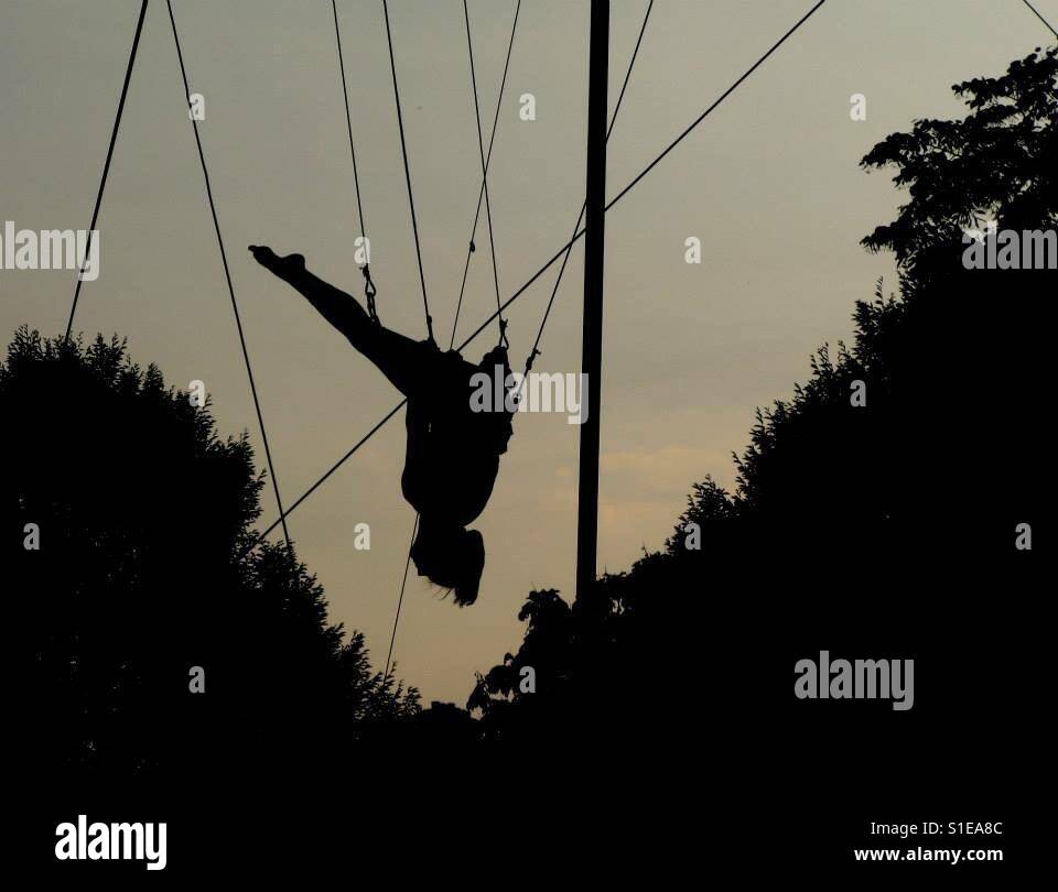 Flying trapeze hi-res stock photography and images - Alamy