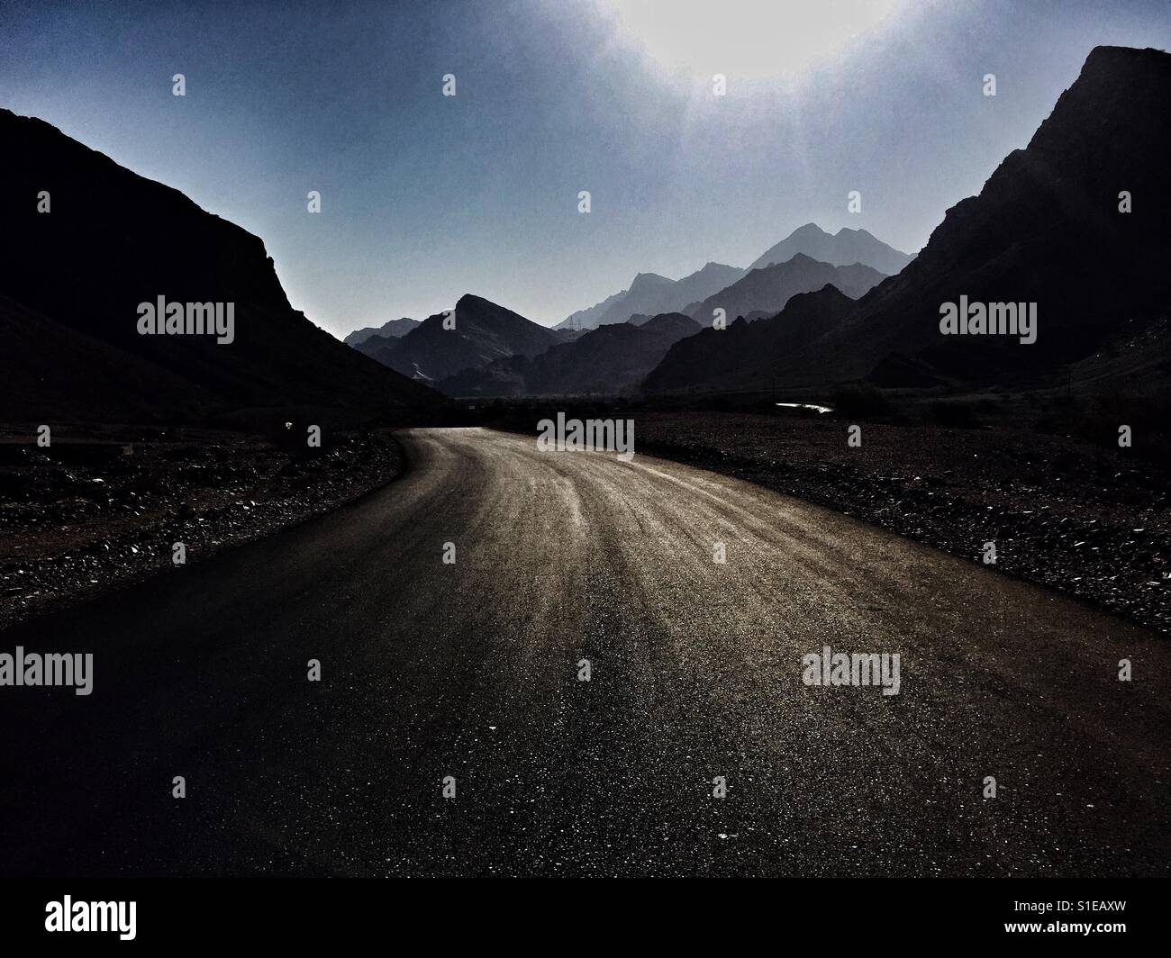 Car driving desert highway hi-res stock photography and images - Alamy