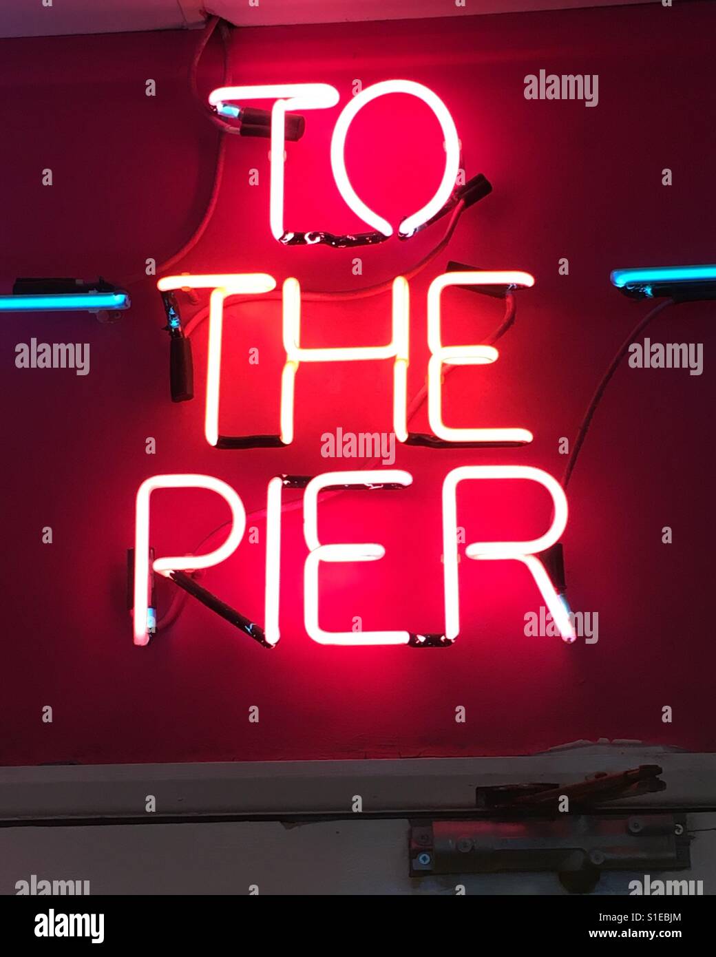 Pier neon sign hi-res stock photography and images - Alamy