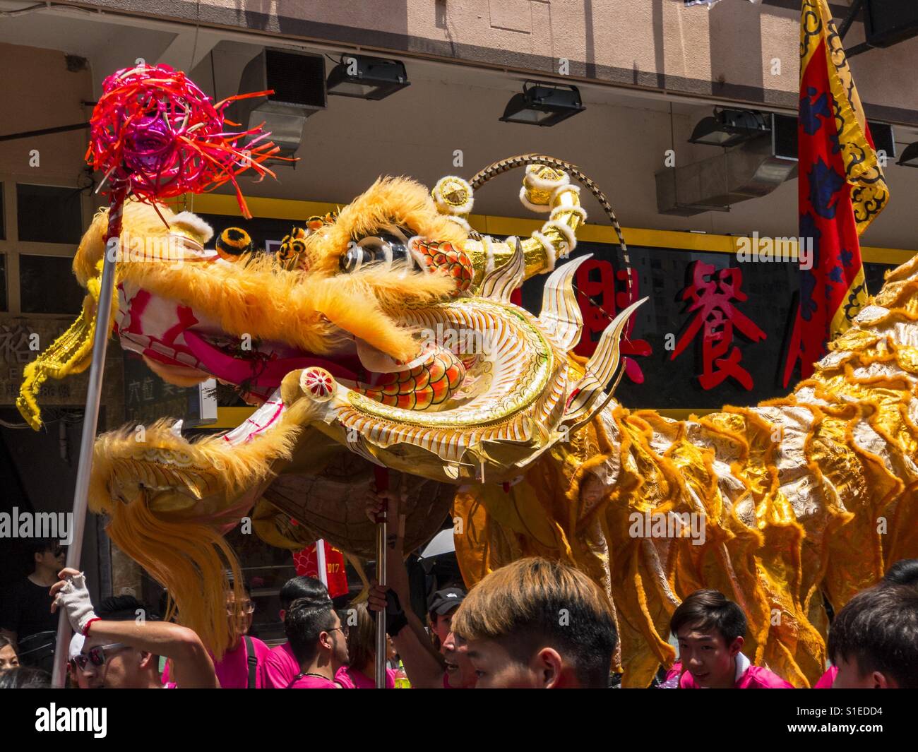 Dragon dancing hong kong hi-res stock photography and images - Alamy