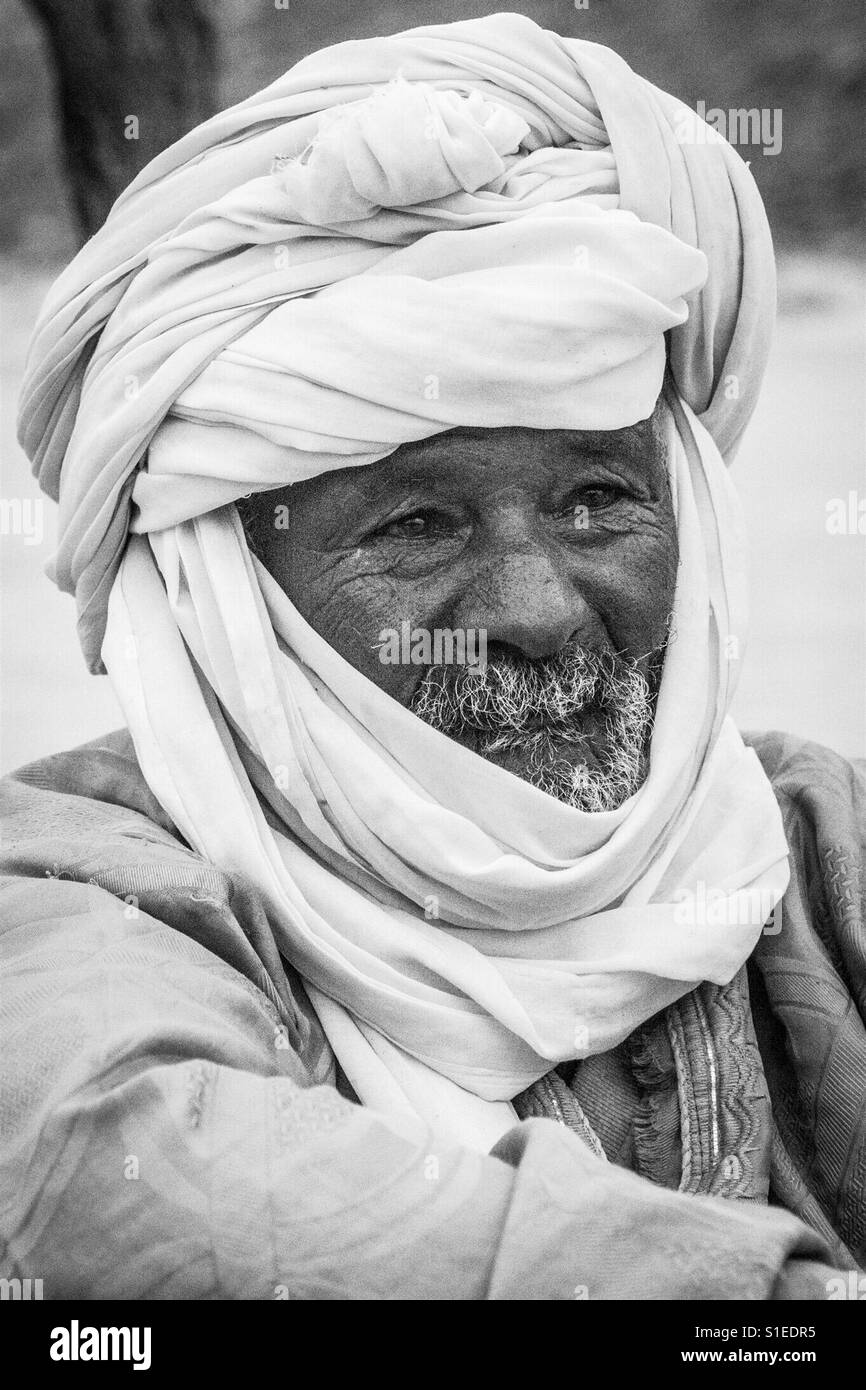Portrait of old Tuareg man, black and white Stock Photo - Alamy