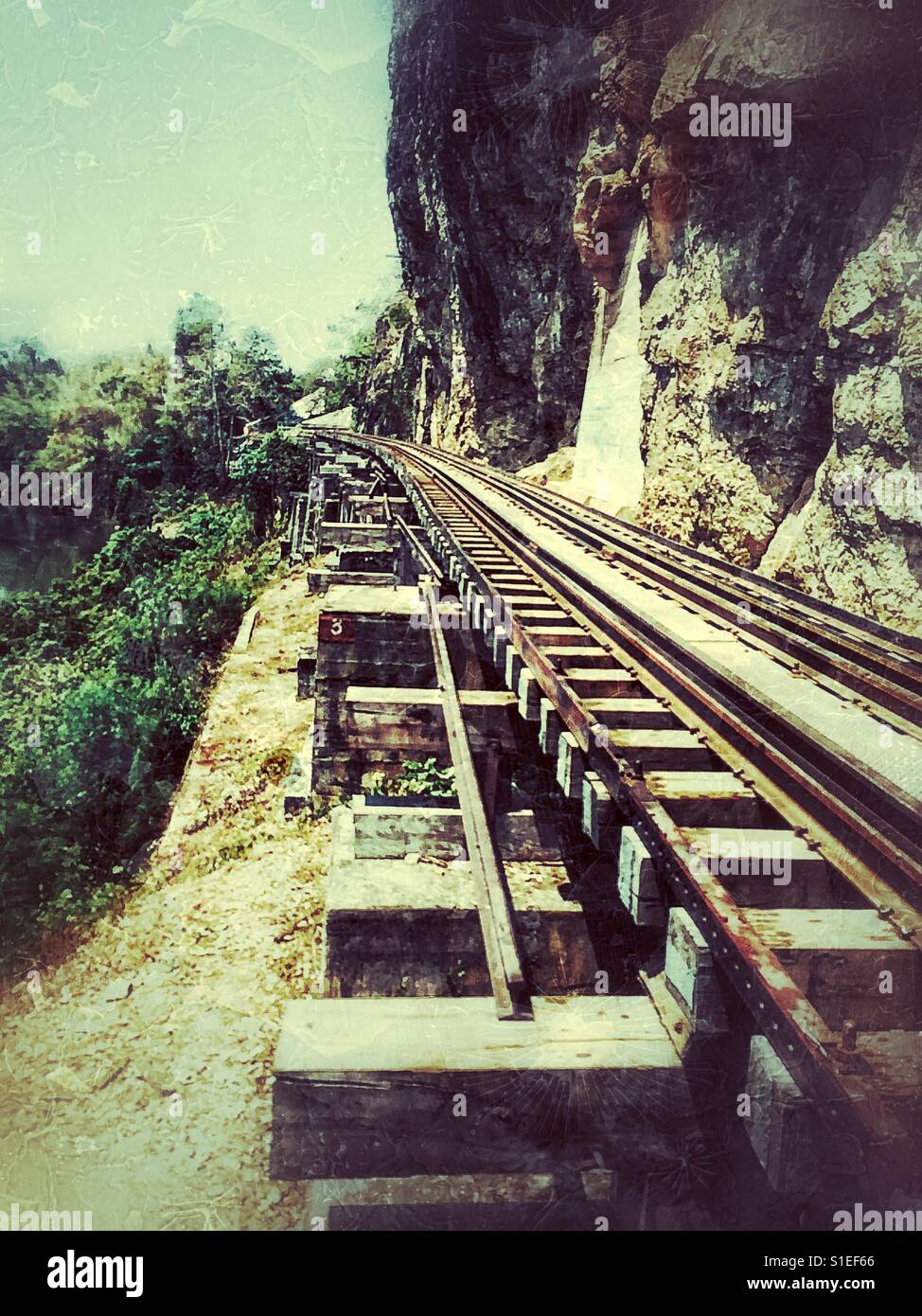 Cliff side railway hi-res stock photography and images - Alamy