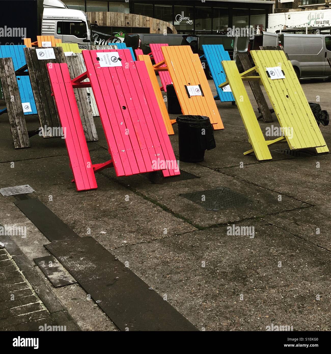 Market tables hi-res stock photography and images - Alamy