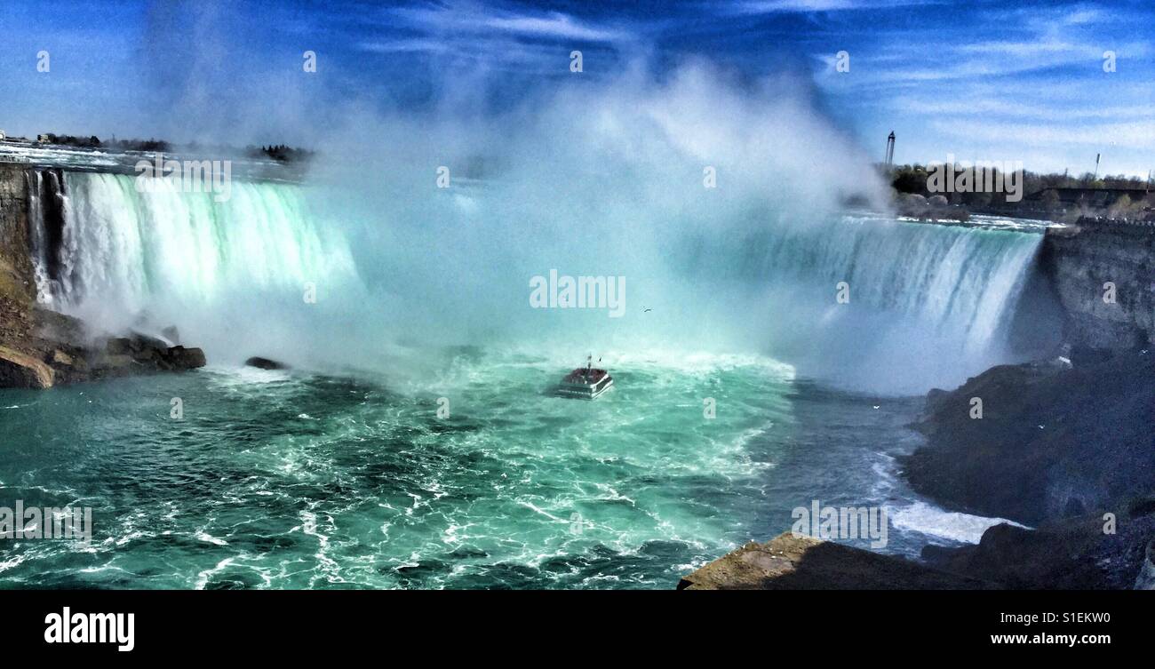 The powerful Horseshoe Falls Stock Photo - Alamy