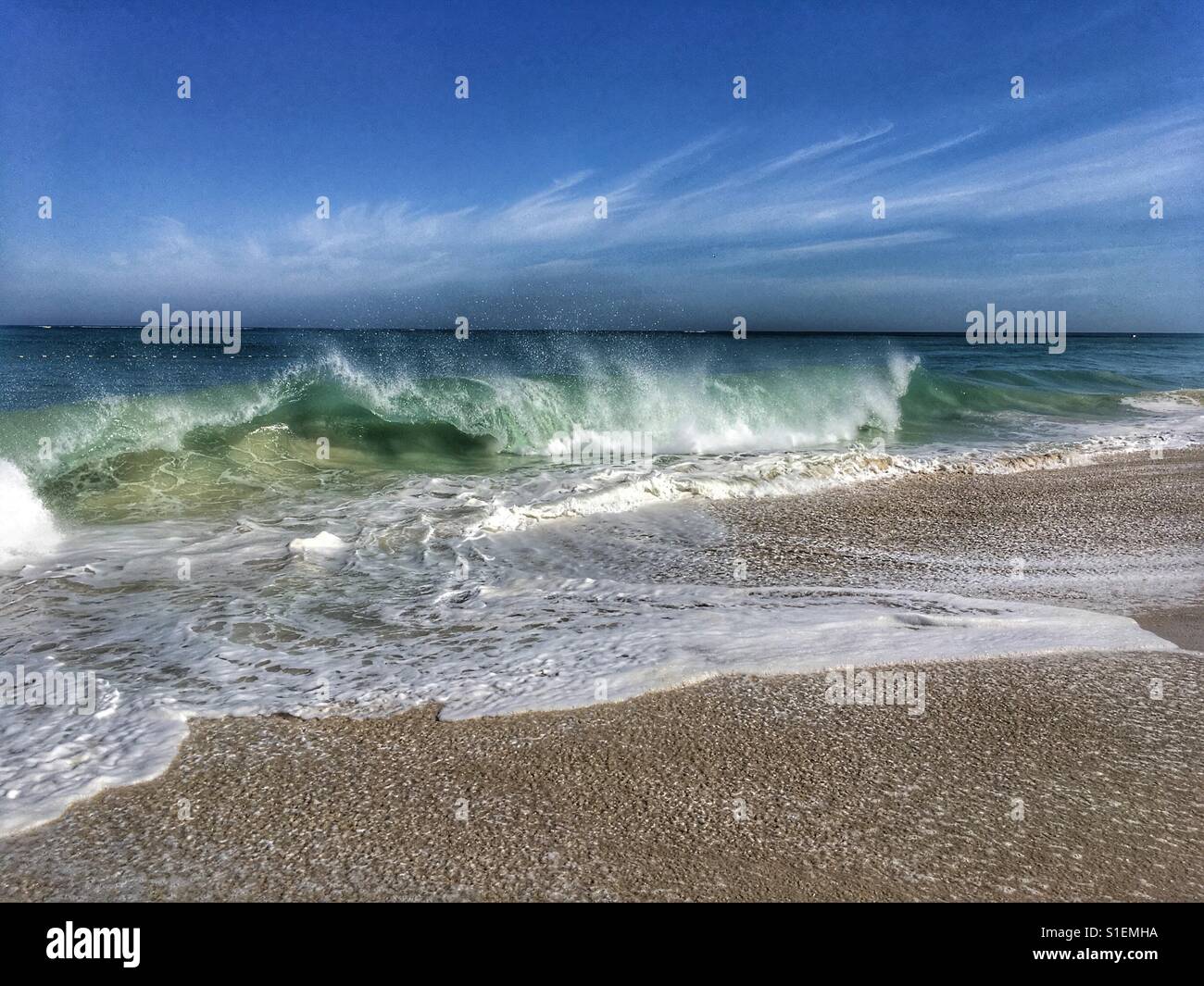 Waves breaking on beach hi-res stock photography and images - Alamy