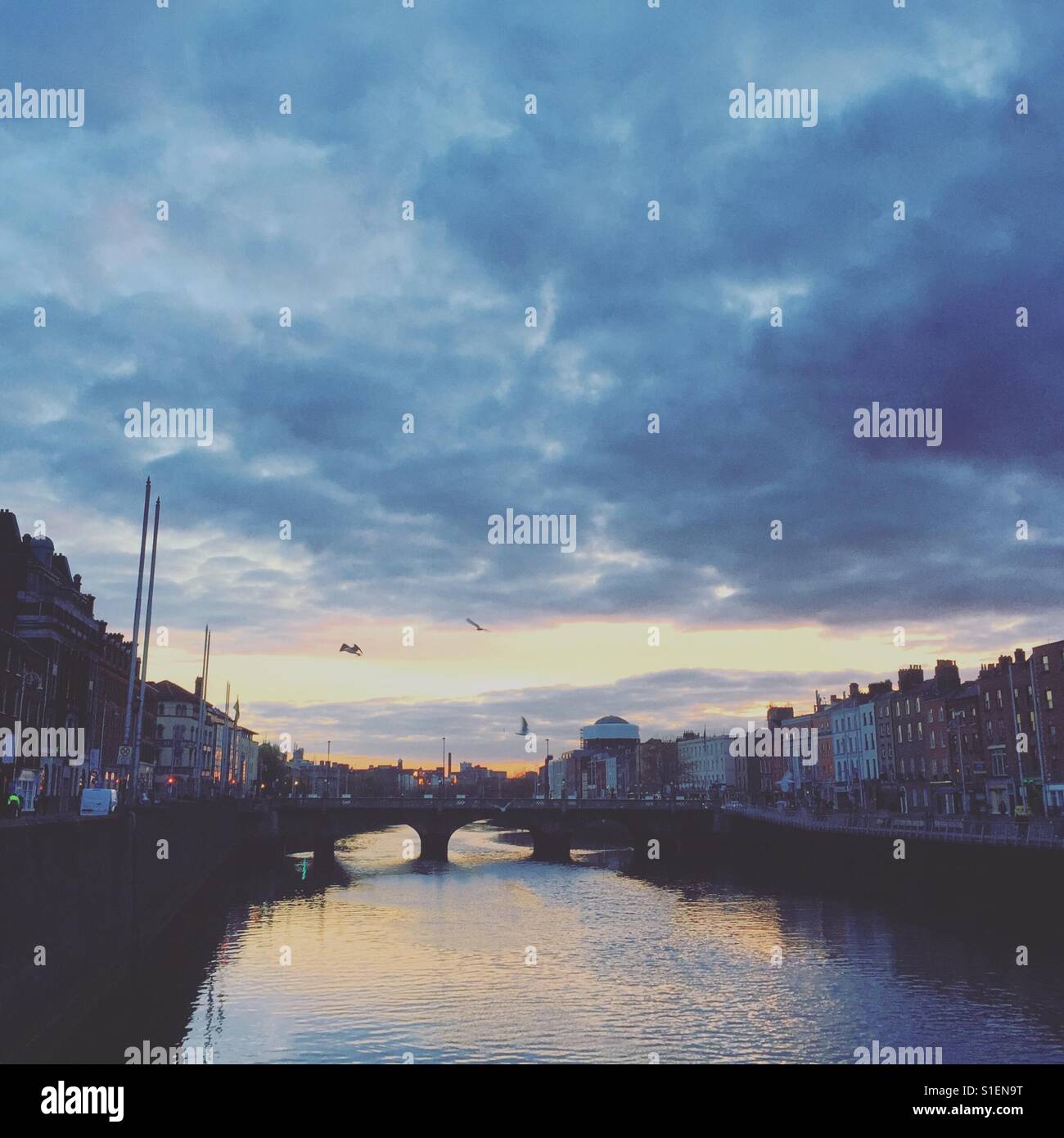 The river liffey, dublin, ireland hi-res stock photography and images ...