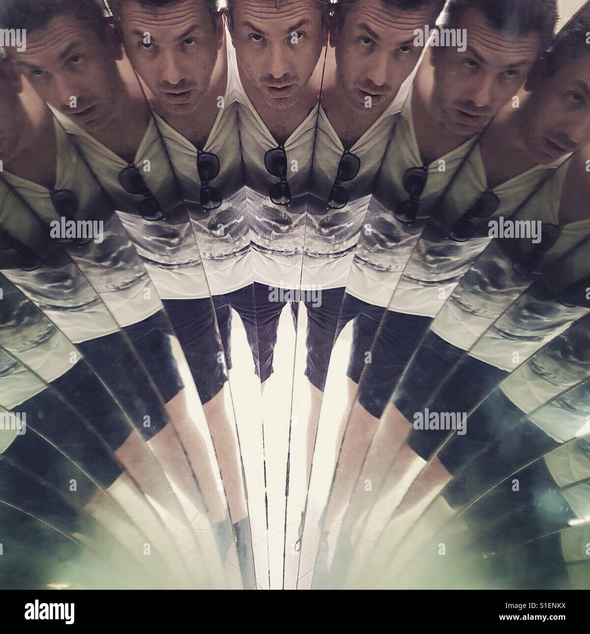 Repeated Reflection Photography With Mirrors