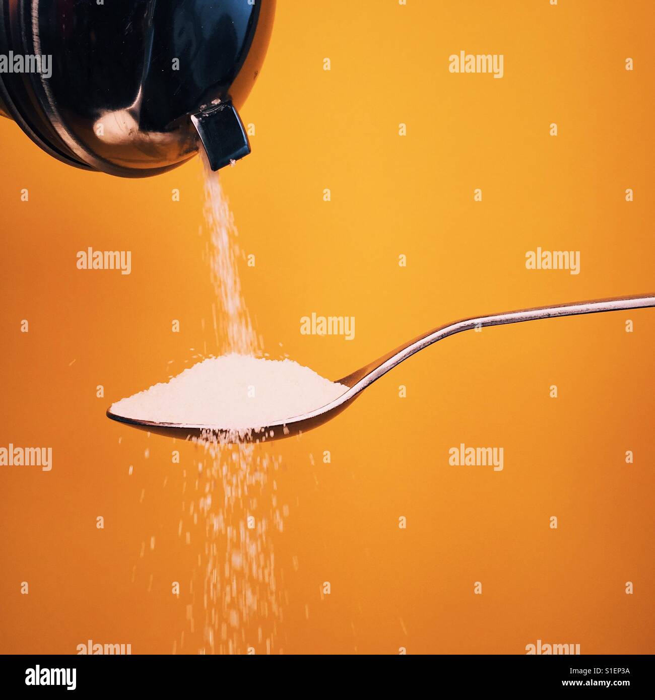 Spoon sugar pouring hi-res stock photography and images - Alamy