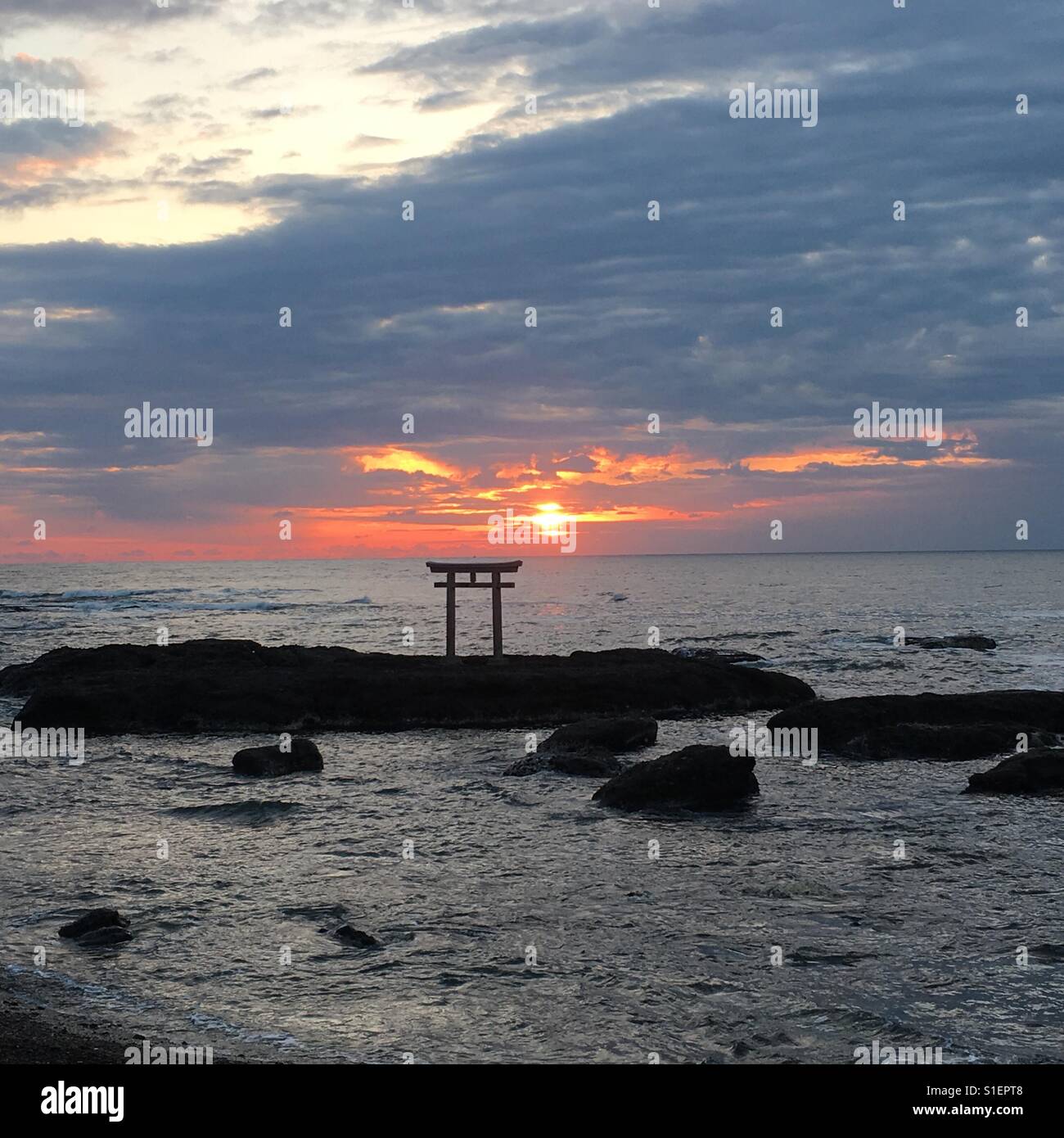 Beautiful beach sunrise hi-res stock photography and images - Alamy