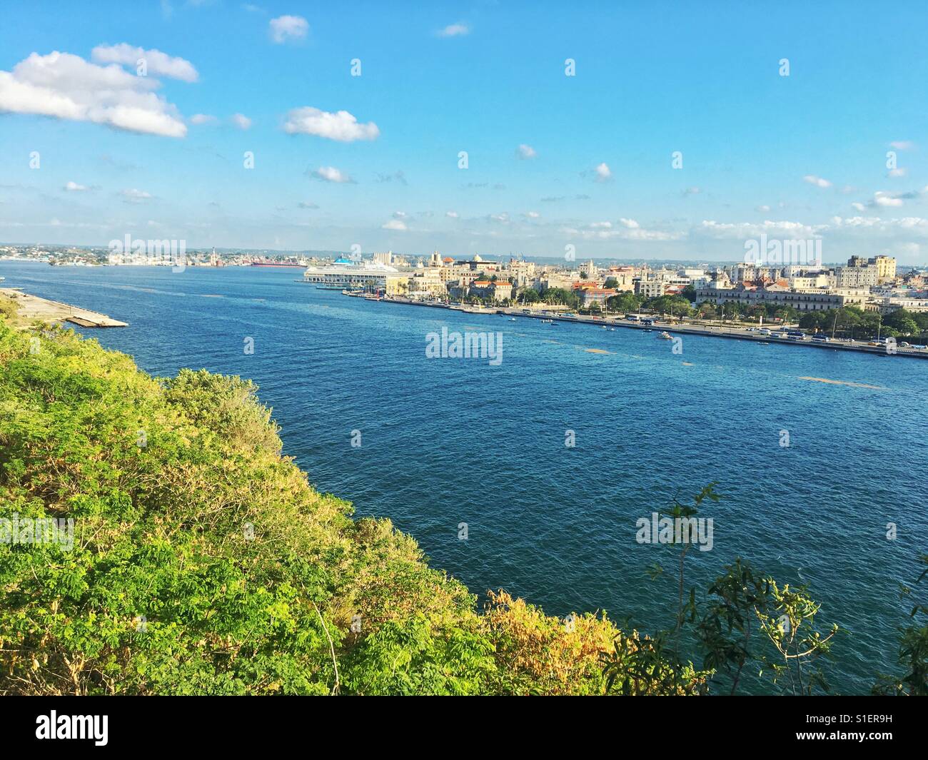 Colonial architecture wide view hi-res stock photography and images - Alamy