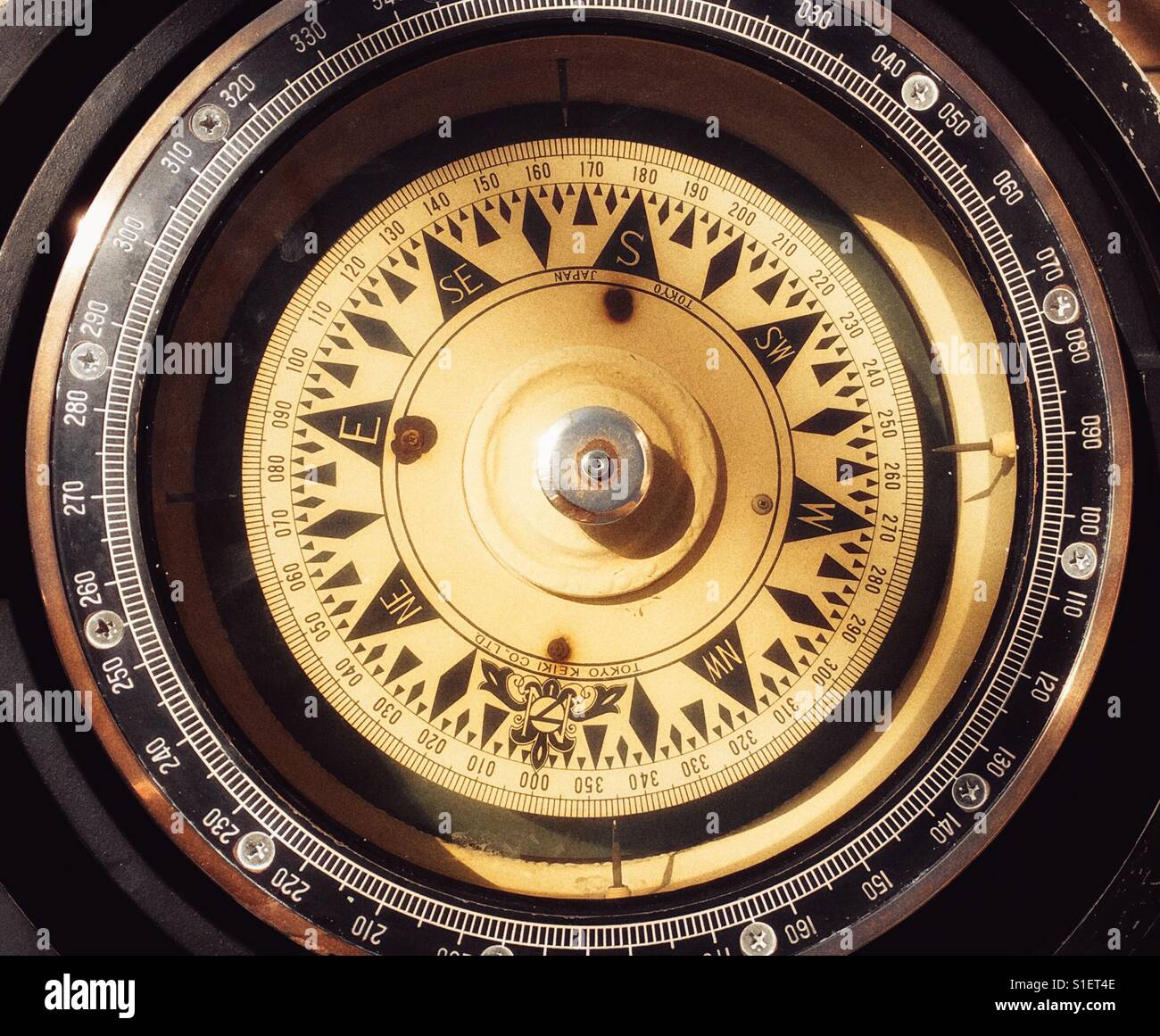 Ships compass hi-res stock photography and images - Alamy