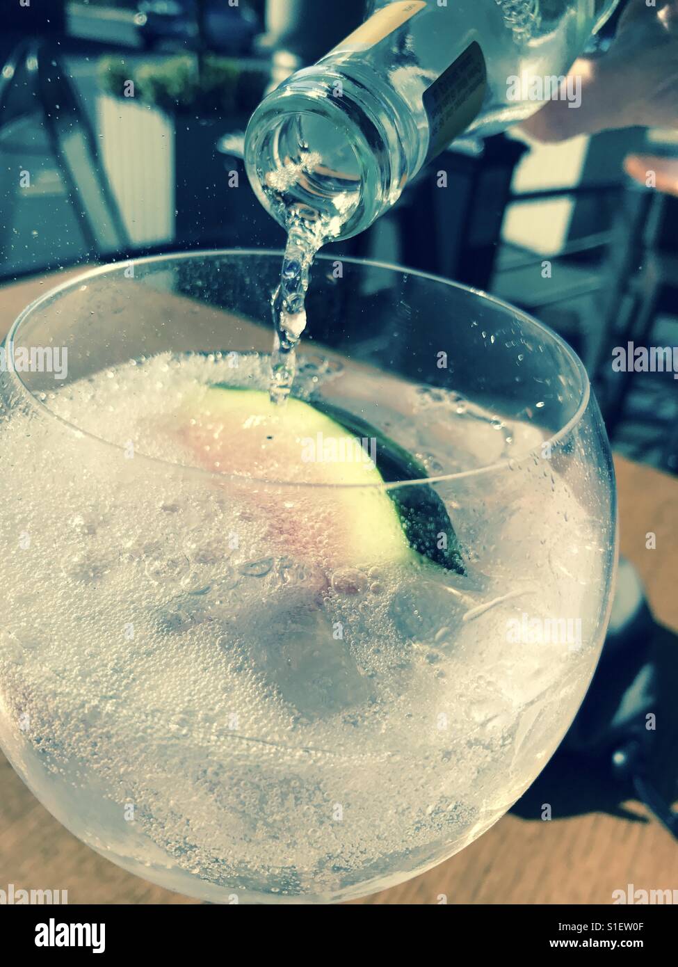 Pouring gin and tonic Stock Photo - Alamy