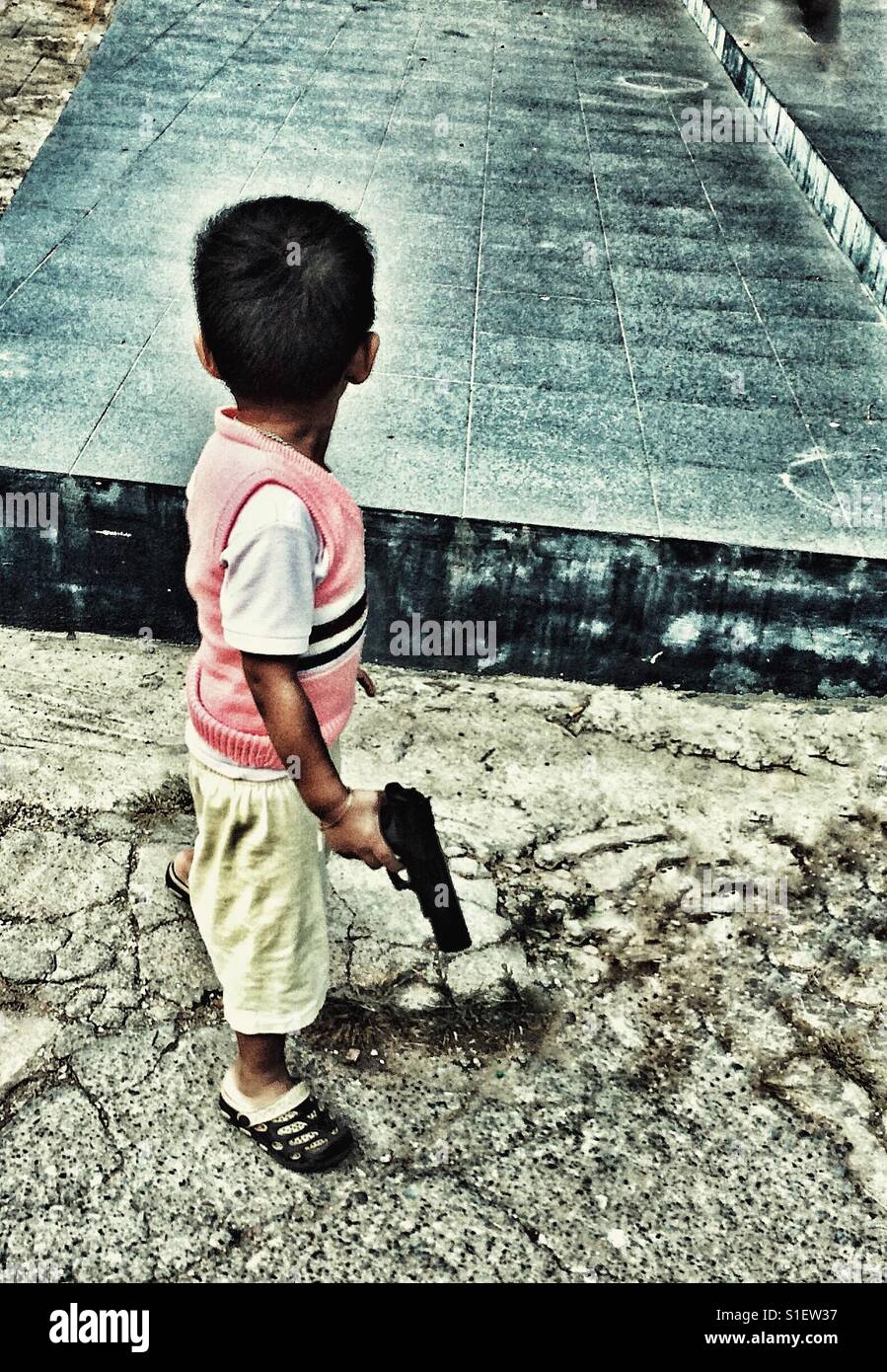 Young boy with pistol Stock Photo - Alamy