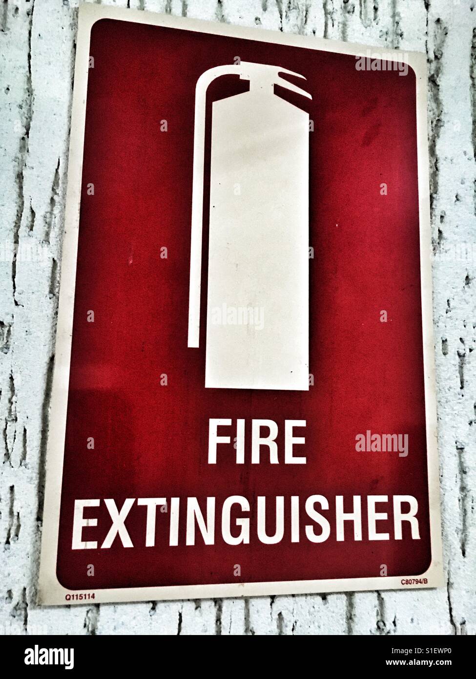 Fire extinguisher sign hi-res stock photography and images - Alamy