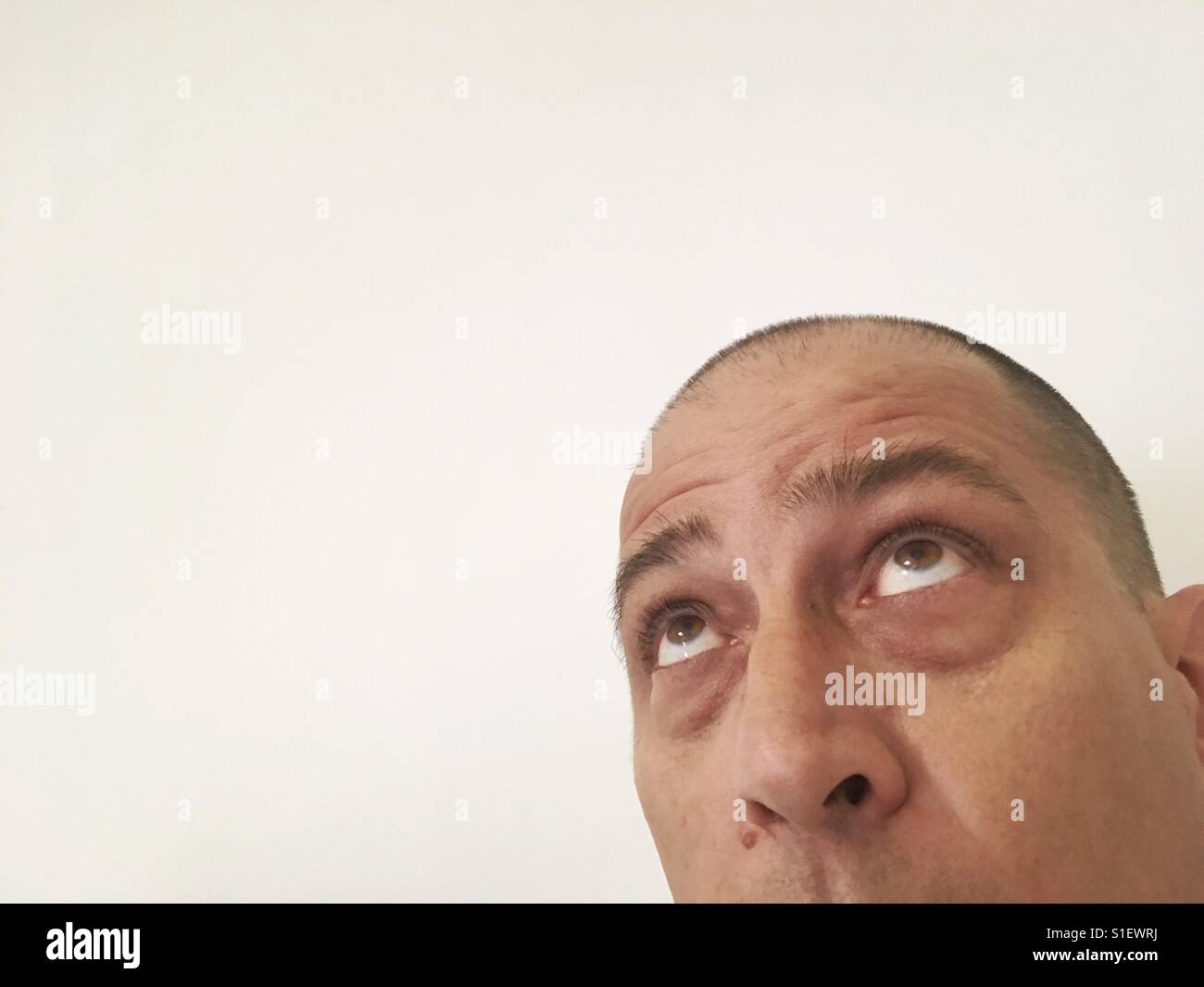 Close up of a man's face looking up Stock Photo - Alamy