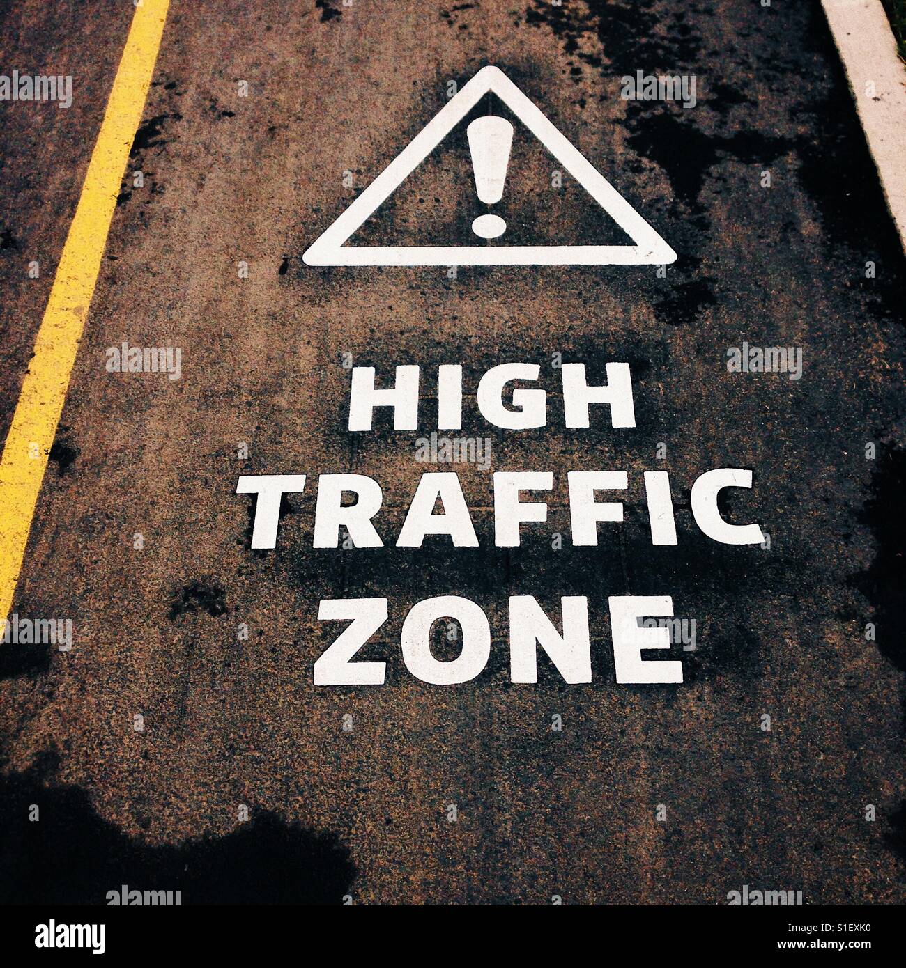 High road sign hi-res stock photography and images - Alamy