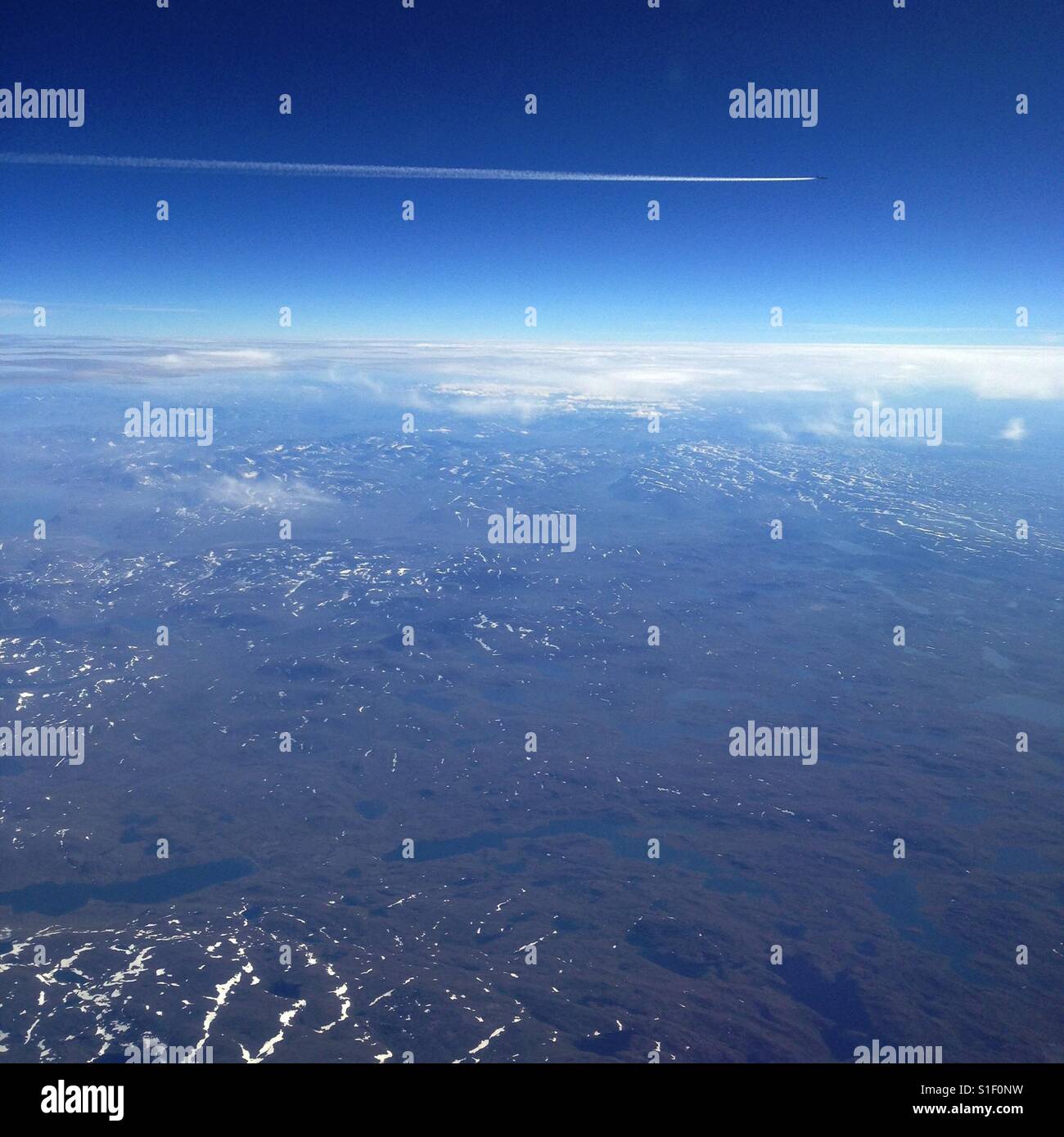 Sky plane horizon hi-res stock photography and images - Alamy