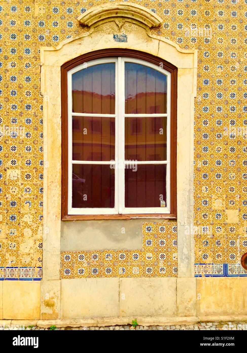 Patterned tiles hi-res stock photography and images - Alamy