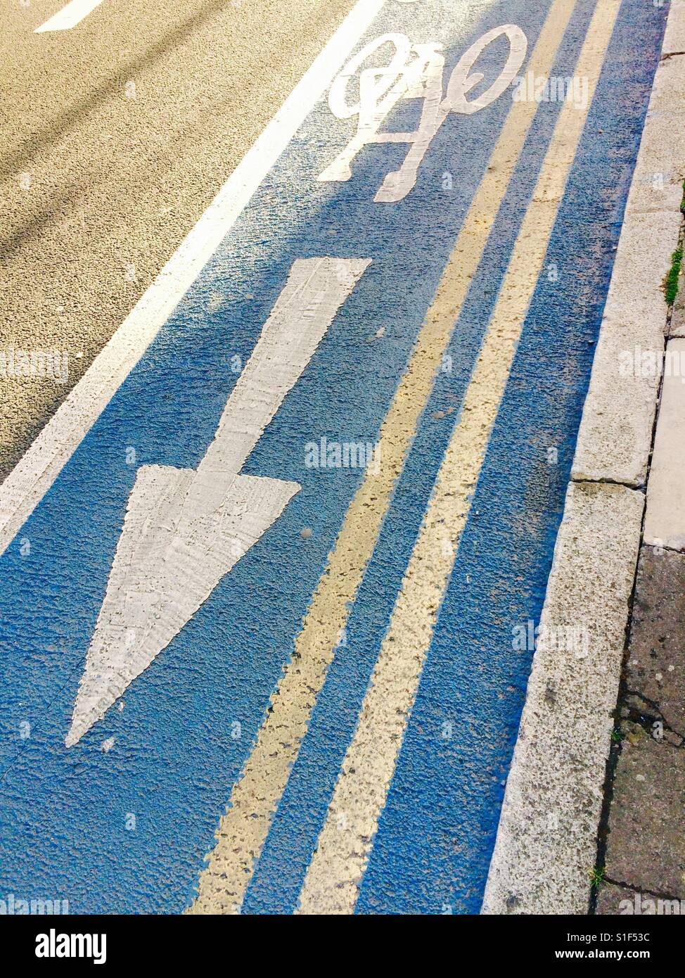 Yellow Lane Markings High Resolution Stock Photography and Images - Alamy