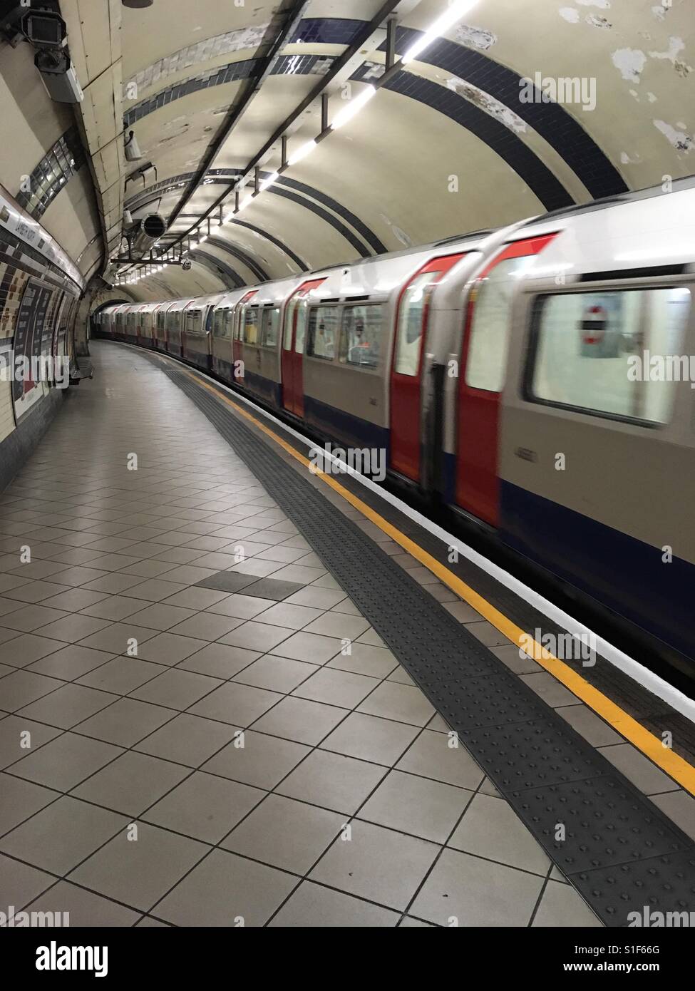 Empty station hi-res stock photography and images - Alamy